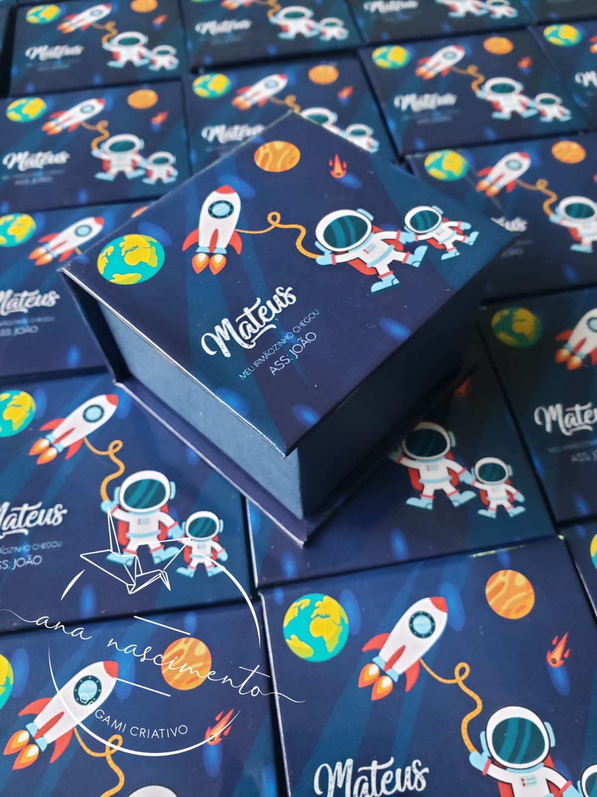 Caixinha Cartonada Astronauta - Ana Nascimento Origami Criativo
