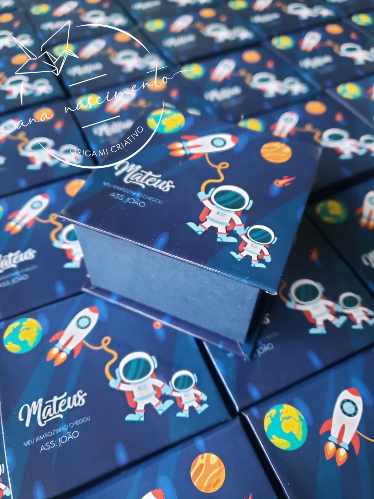 Caixinha Cartonada Astronauta - Ana Nascimento Origami Criativo