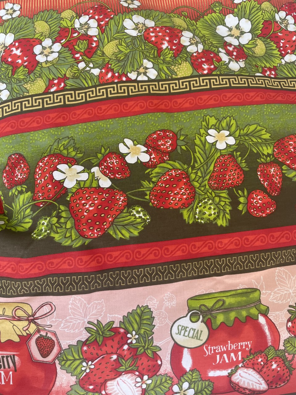 Tricoline Digital 11 Faixas de Estampas de Morango 100% Algodão - Jotalira Tecidos