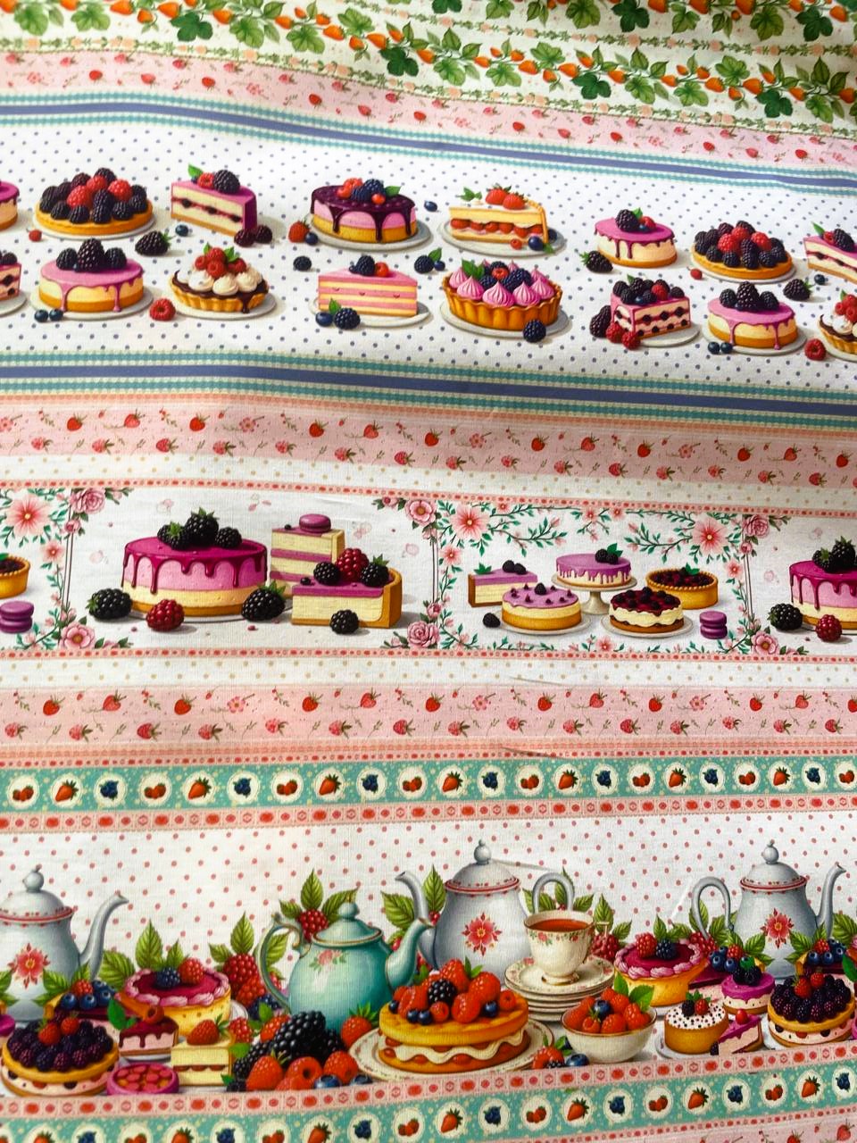 Tricoline Digital com 10 Faixas de Mesa de Chá com Frutas Vermelhas - Jotalira Tecidos