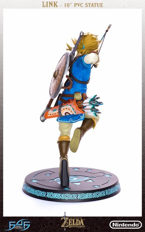 The Legend of Zelda: Breath of the Wild - Link - Statue - MegaHouse ...