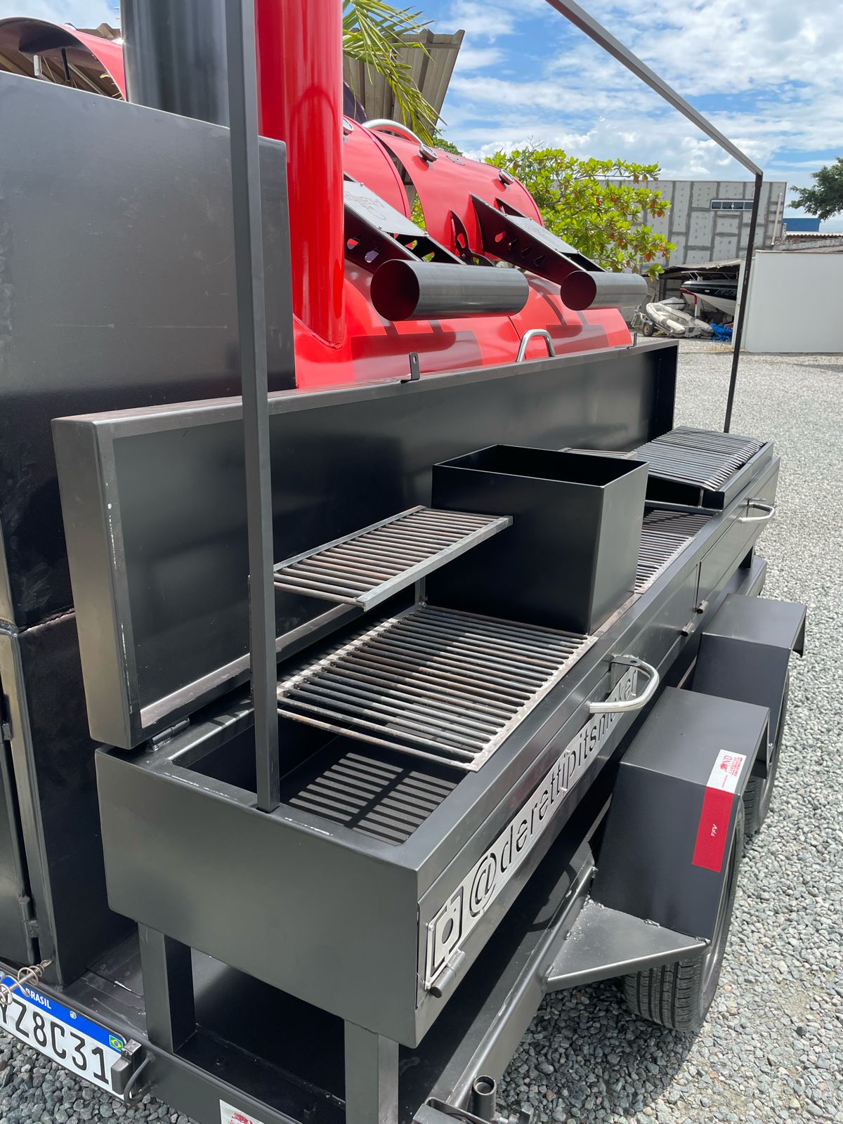 Carretinha 32" Gran Pan-americana - Pit Smoker, Parrilla, Varal e Forno ...