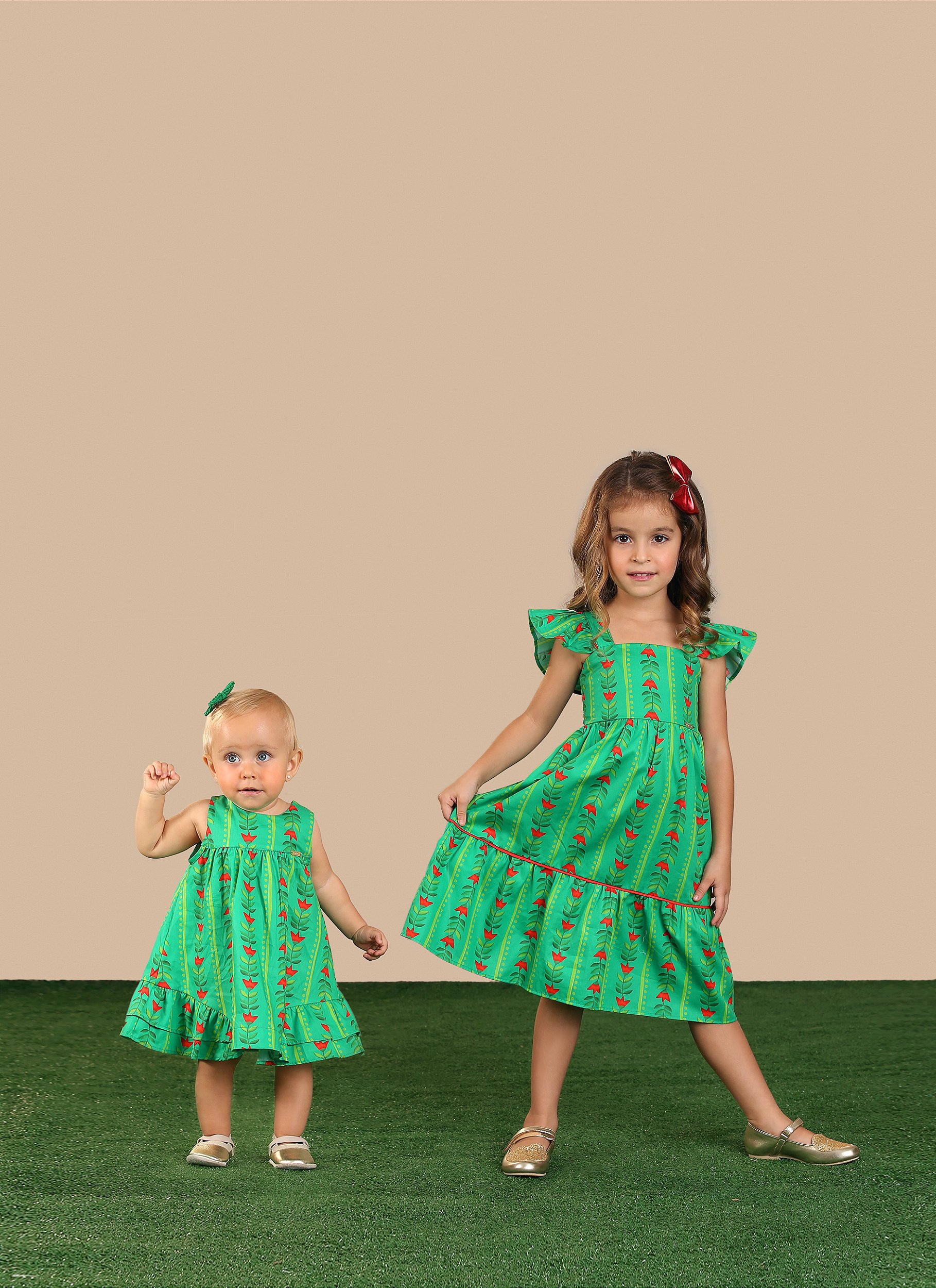 VESTIDO BEBÊ ESTAMPA JARDIM DE TULIPAS FUNDO VERDE - Precoce
