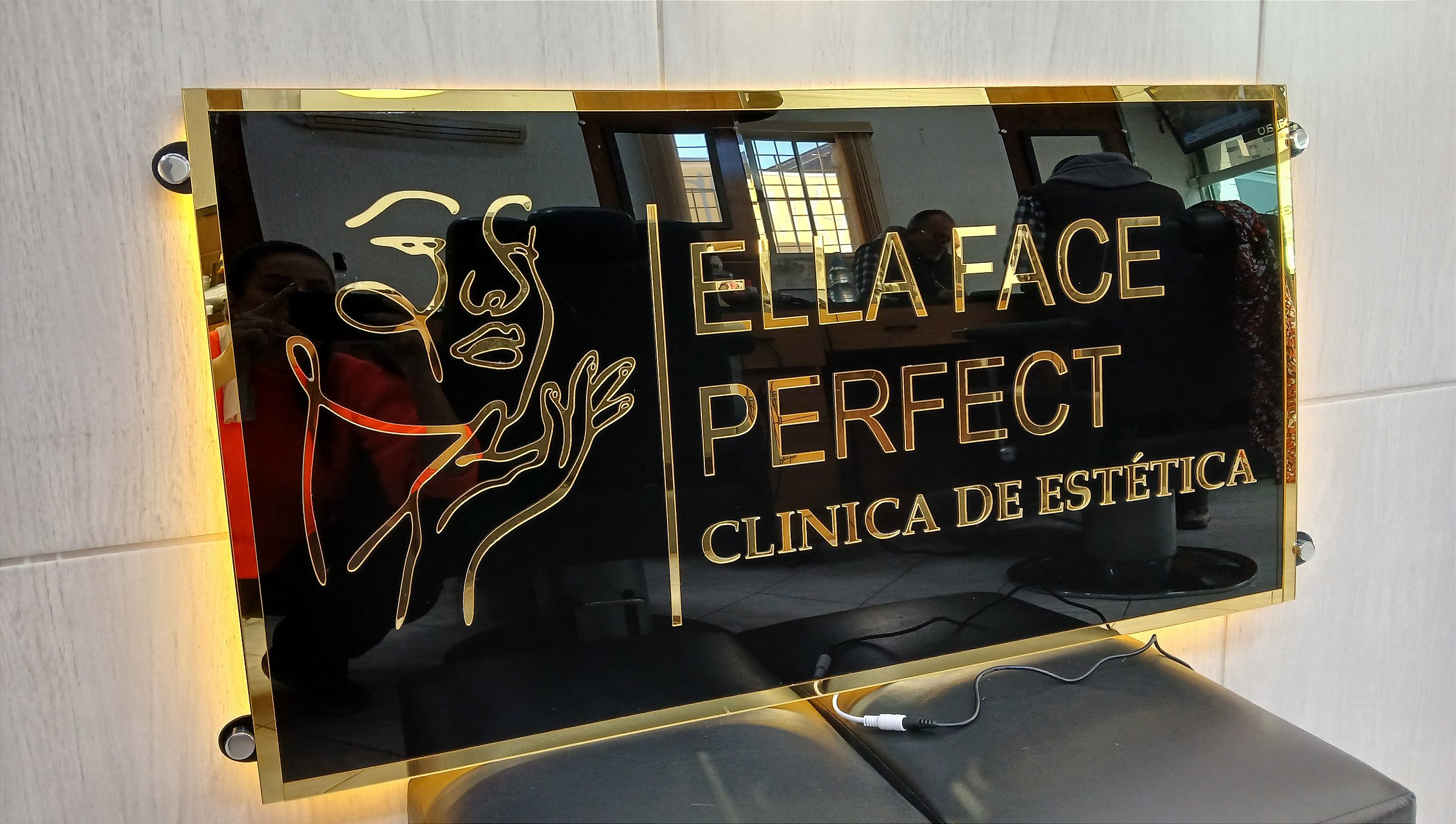 Placa em Neon Led 100x50cm - AKA FENIX