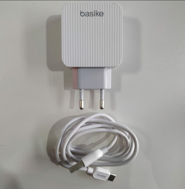 Carregador De Viagem Basike Com 3 Portas Usb Ba-car0031 - Zion Store