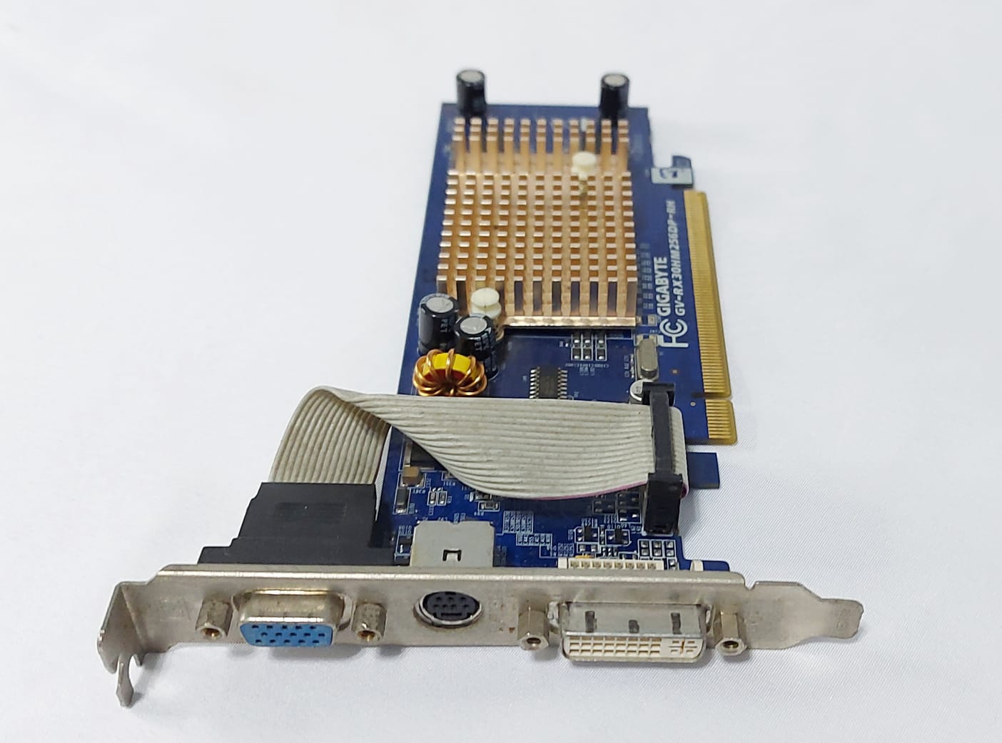 Placa de vídeo Gigabyte 256MB GV-RX30HM256DP-RH - ART Solution Informática