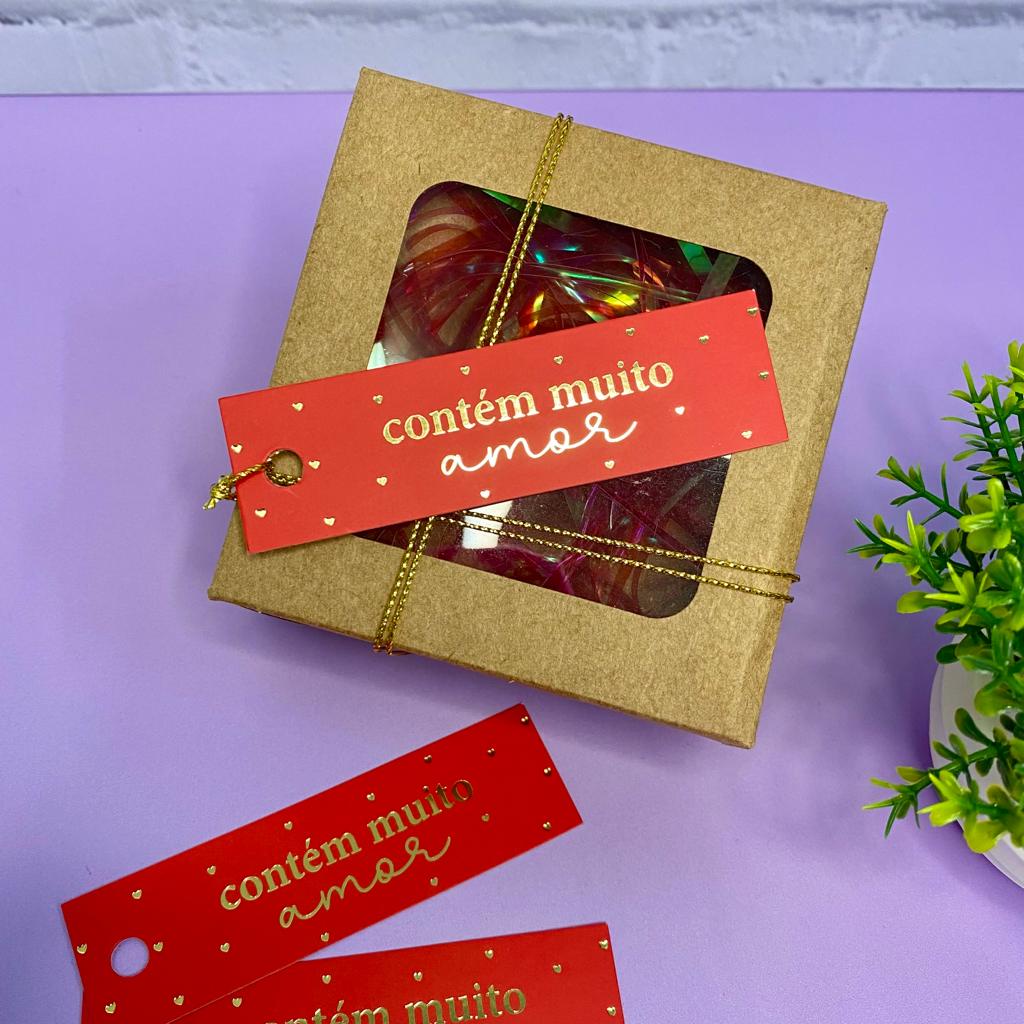Tag Palito Hot Stamping Dourado "Contém Muito Amor" vermelho - Luli Paper