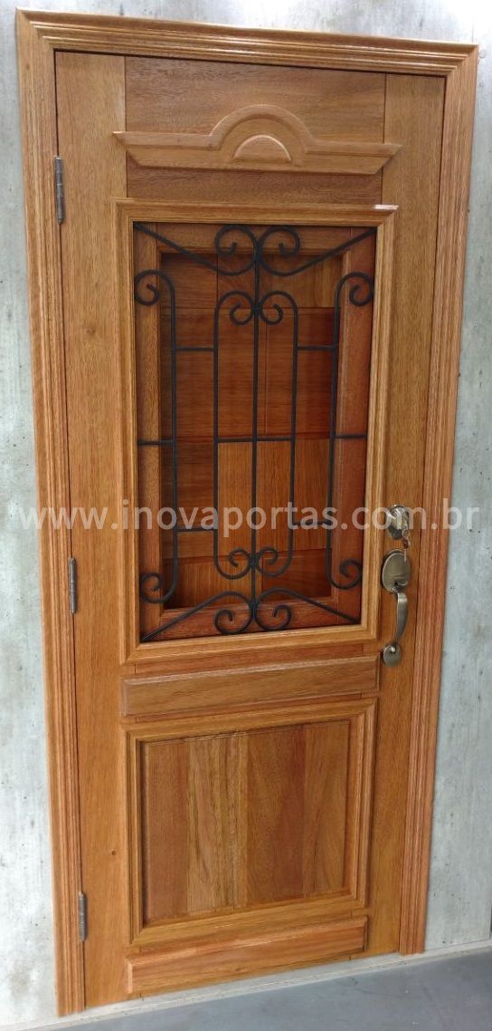 Porta de Madeira Maciça com Grade - REALEZA - Inova Portas - (44) 3301-8464