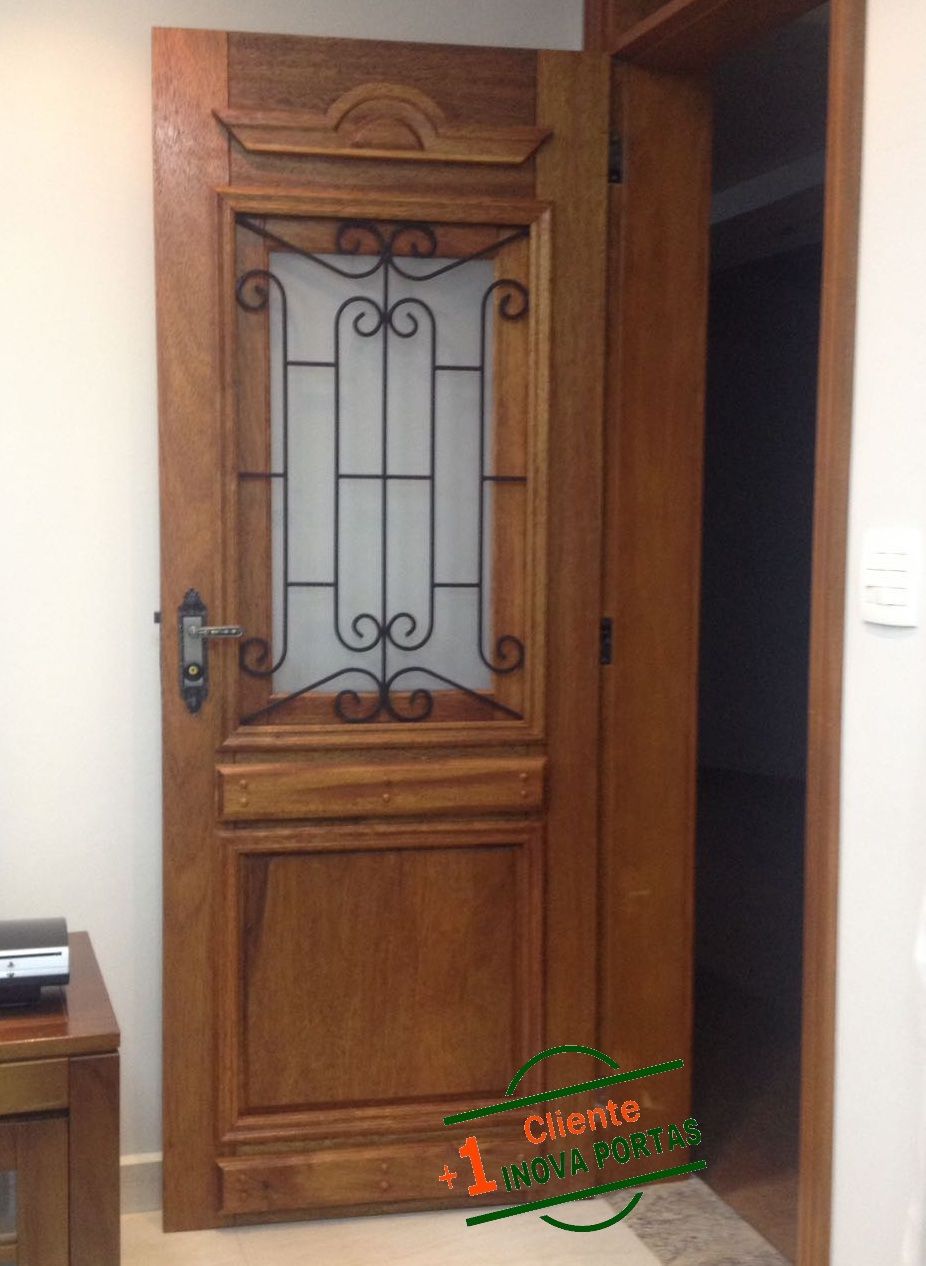 Porta de Madeira Maciça com Grade - REALEZA - Inova Portas - (44) 3301-8464