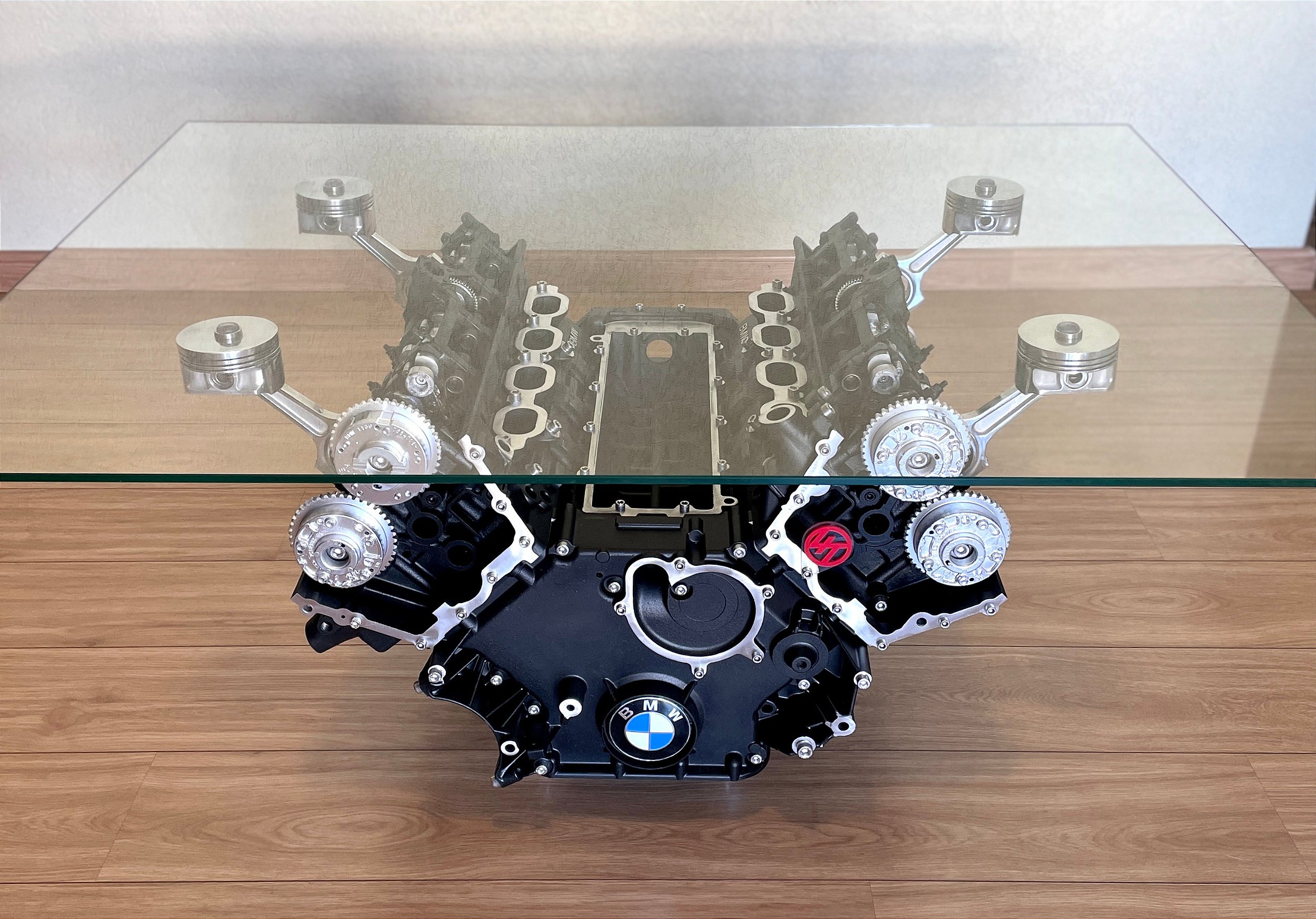 Mesa de centro feita com bloco de motor V8 com cabeçote - 4Tempos