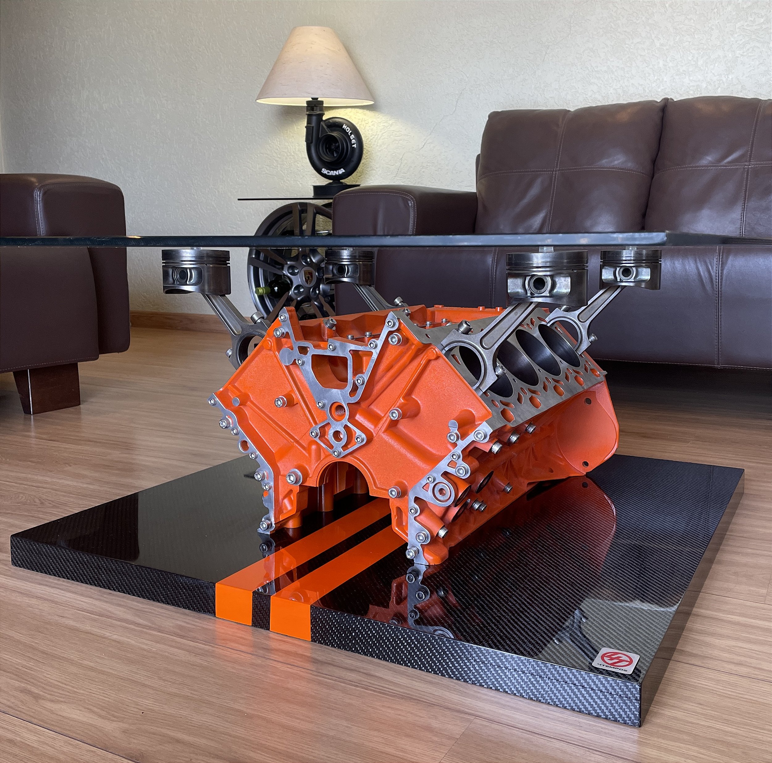 Mesa de centro motor V8 com base em carbono - 4Tempos