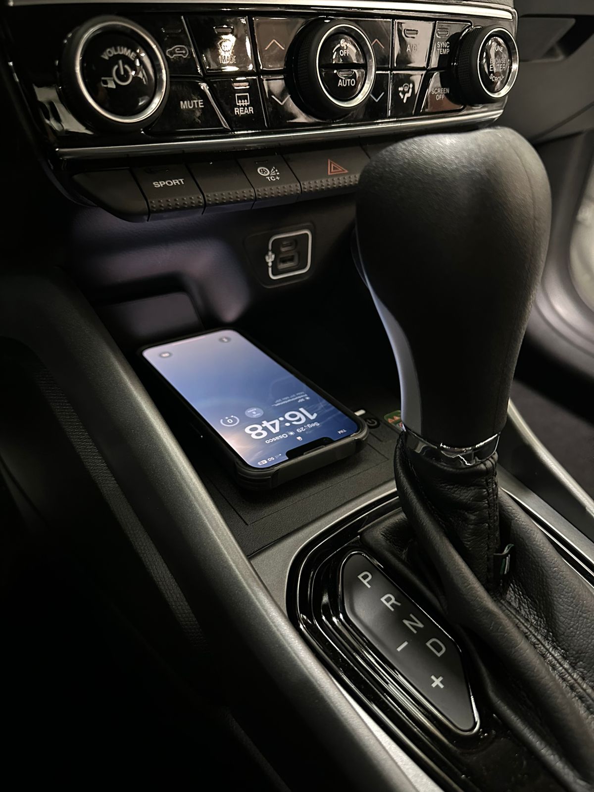 Carregador de Celular por Indução Naf Tech para Fiat Toro 2022/2026 ...