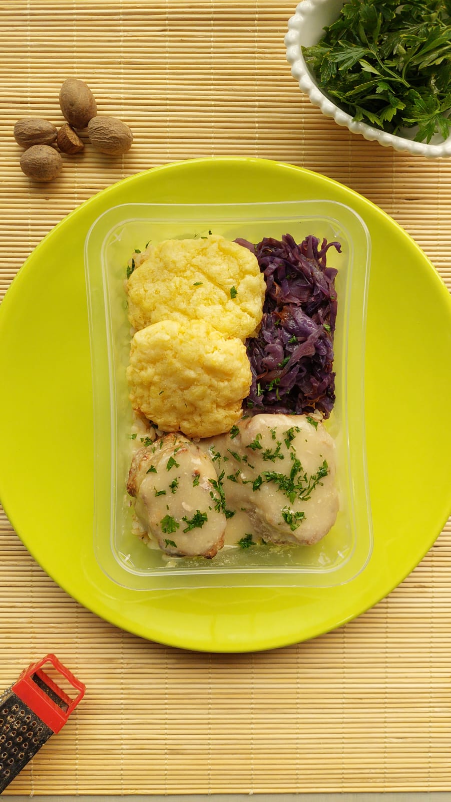 Filé Mignon Suíno ao Molho de Laranja com Arepas de Mandioca e Repolho ...