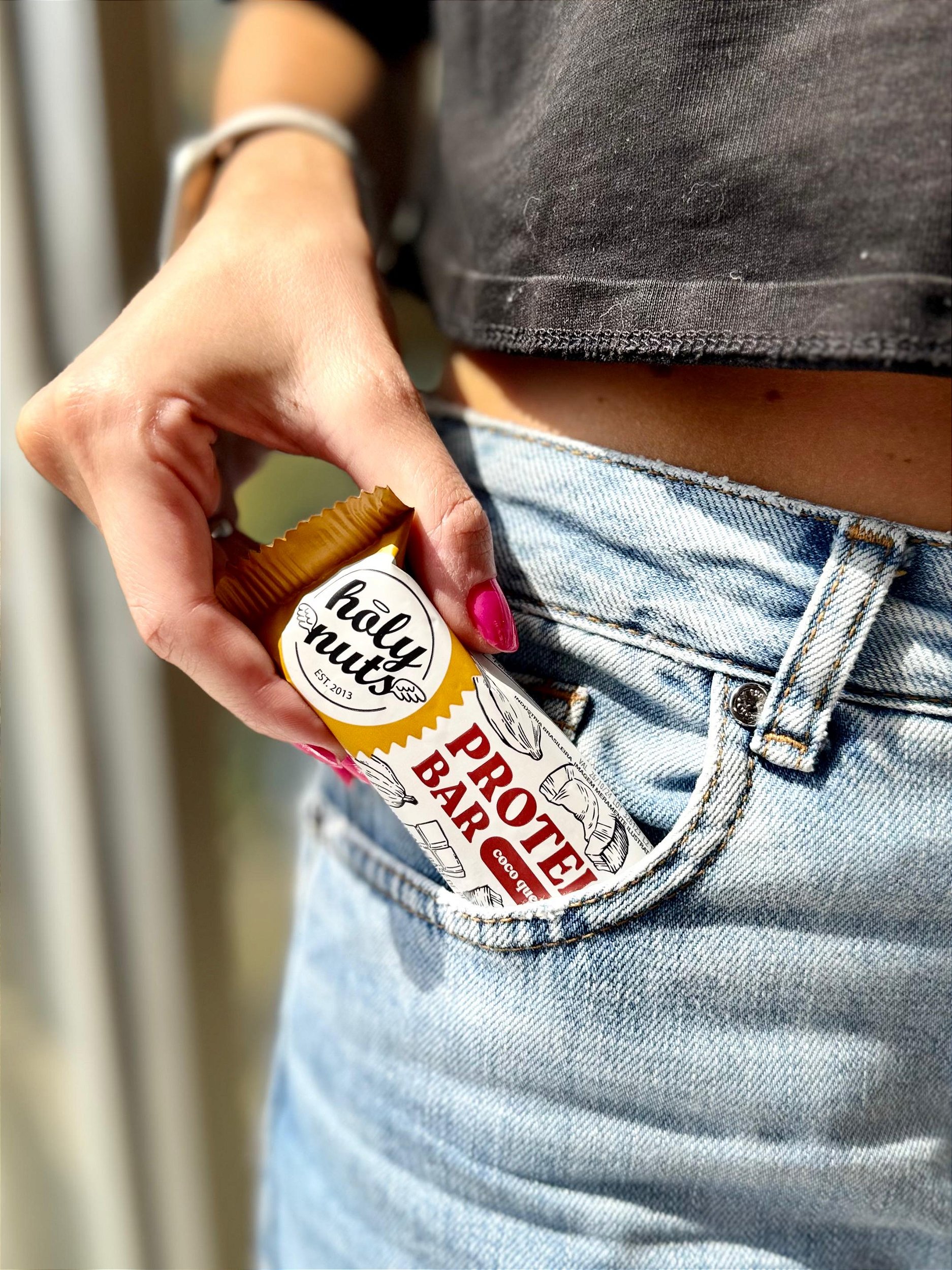 DISPLAY BARRA DE PROTEINA VEGANA - COCO QUEIMADO - Holy Nuts