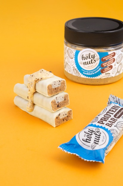 DISPLAY BARRA DE PROTEINA VEGANA - COOKIES'N'CREAM - Holy Nuts DISPLAY BARRA DE PROTEINA VEGANA - COOKIES'N'CREAM - Holy Nuts