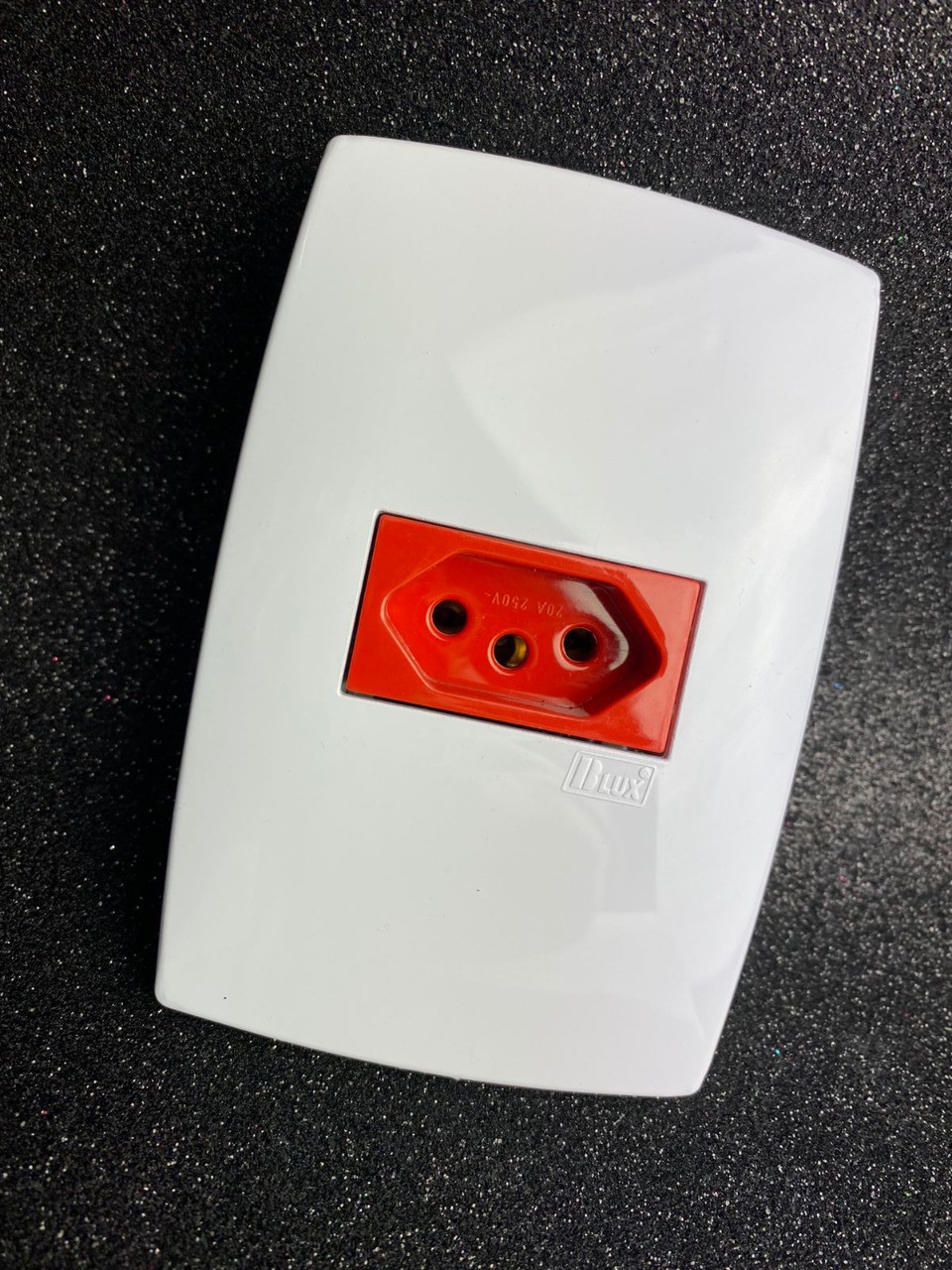 CJ TOMADA 20A VERMELHO HORIZONTAL 4X2 - BLUX HOME BRANCO - AG Leste Materiais