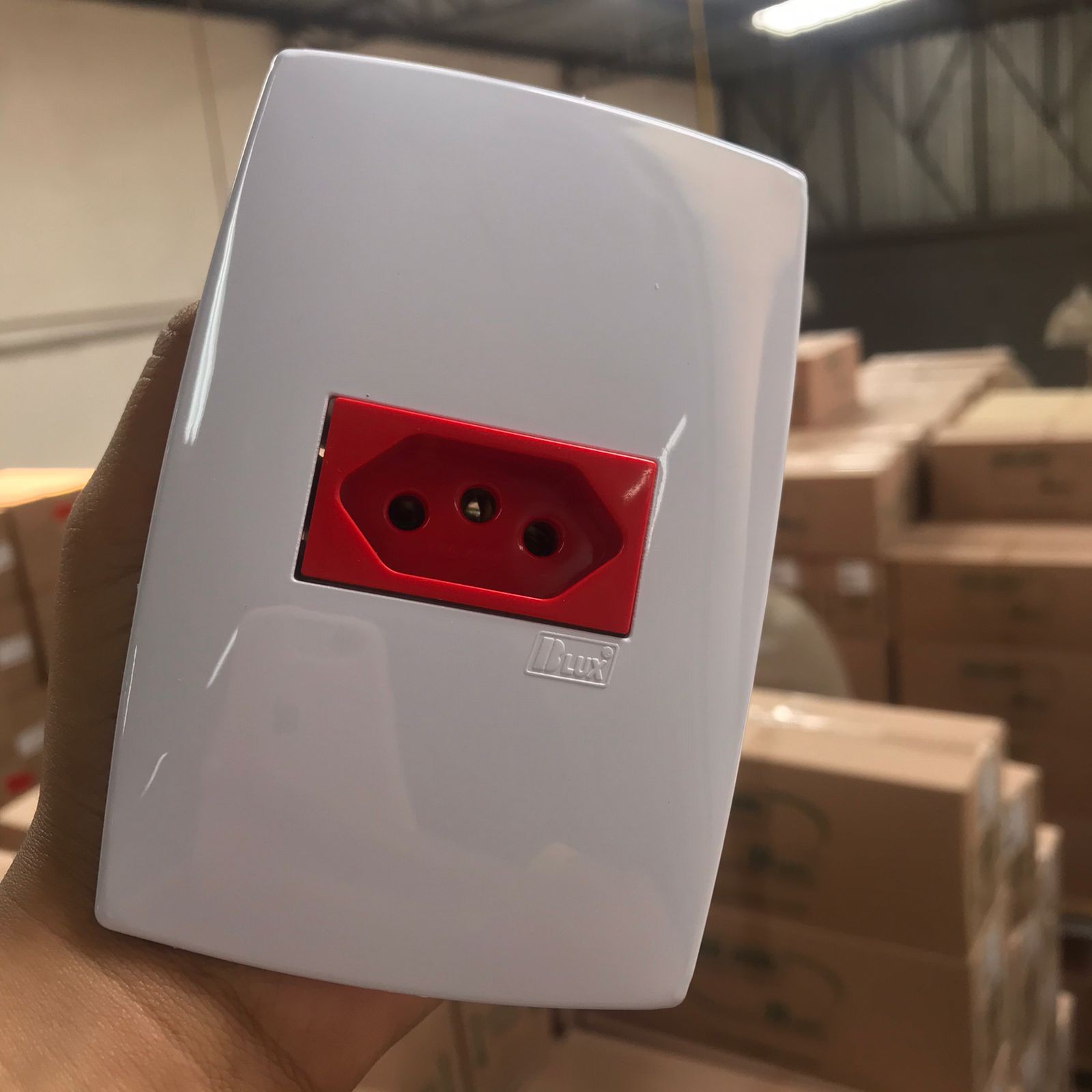 CJ TOMADA 20A VERMELHO HORIZONTAL 4X2 - BLUX HOME BRANCO - AG Leste Materiais