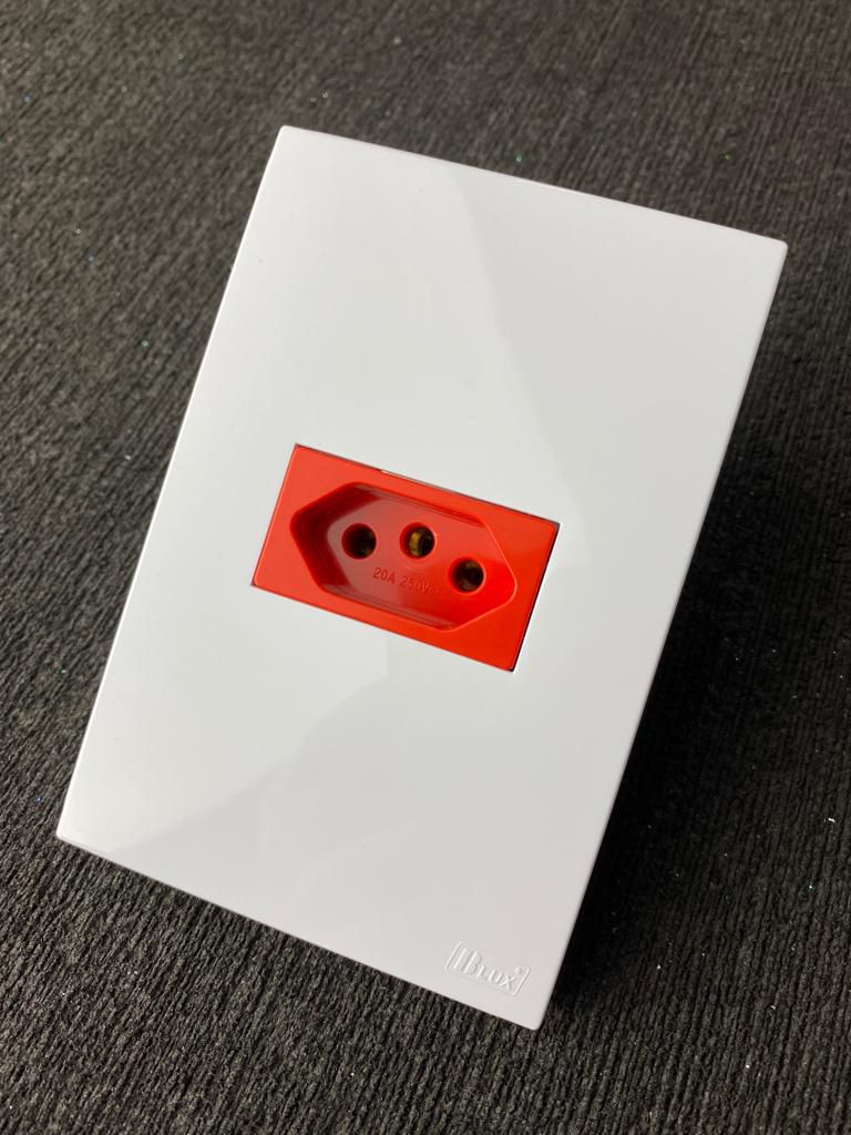 CJ TOMADA 20A VERMELHO HORIZONTAL 4X2 - RECTA BRANCO GLOSS - AG Leste Materiais