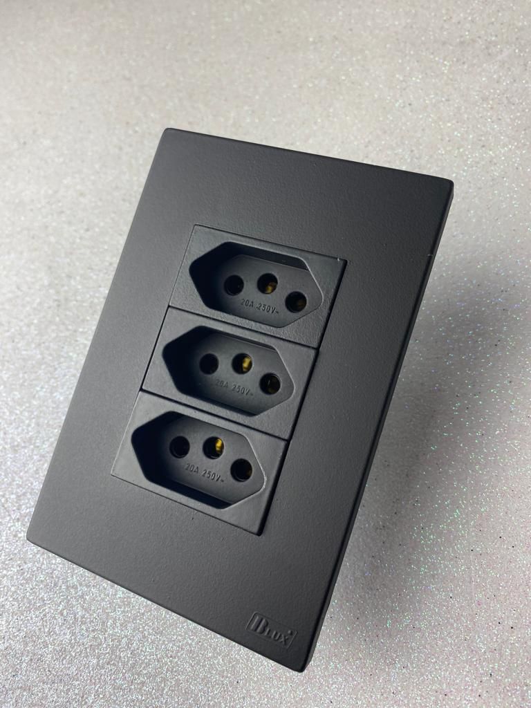 CJ TOMADA TRIPLA 20A 4X2 - RECTA BLACK SATIN FOSCO - AG Leste Materiais