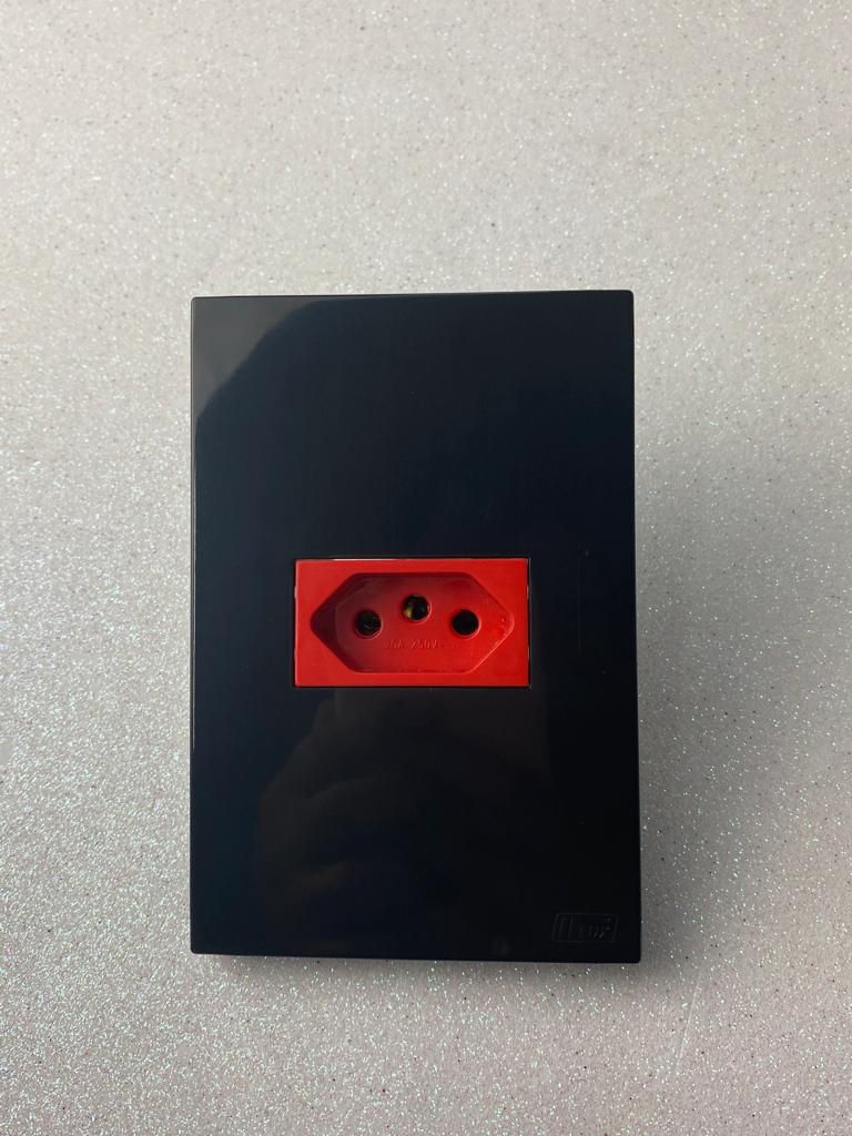 CJ TOMADA 20A VERMELHO HORIZONTAL 4X2 - RECTA BLACK GLOSS - AG Leste Materiais