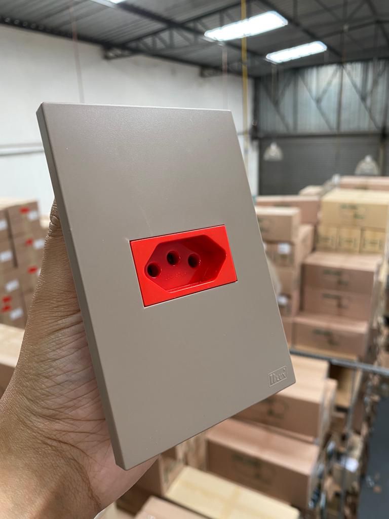 CJ TOMADA 20A HORIZONTAL VERMELHO 4X2 - RECTA FENDI SATIN FOSCO - AG Leste Materiais