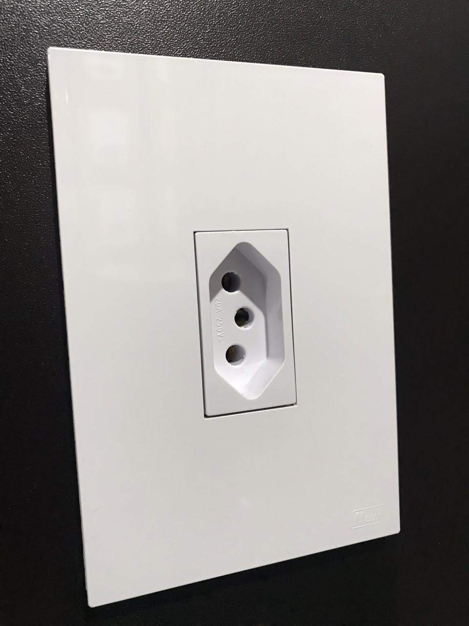 CJ TOMADA 20A VERTICAL 4X2 - RECTA BRANCO SATIN FOSCO - AG Leste Materiais