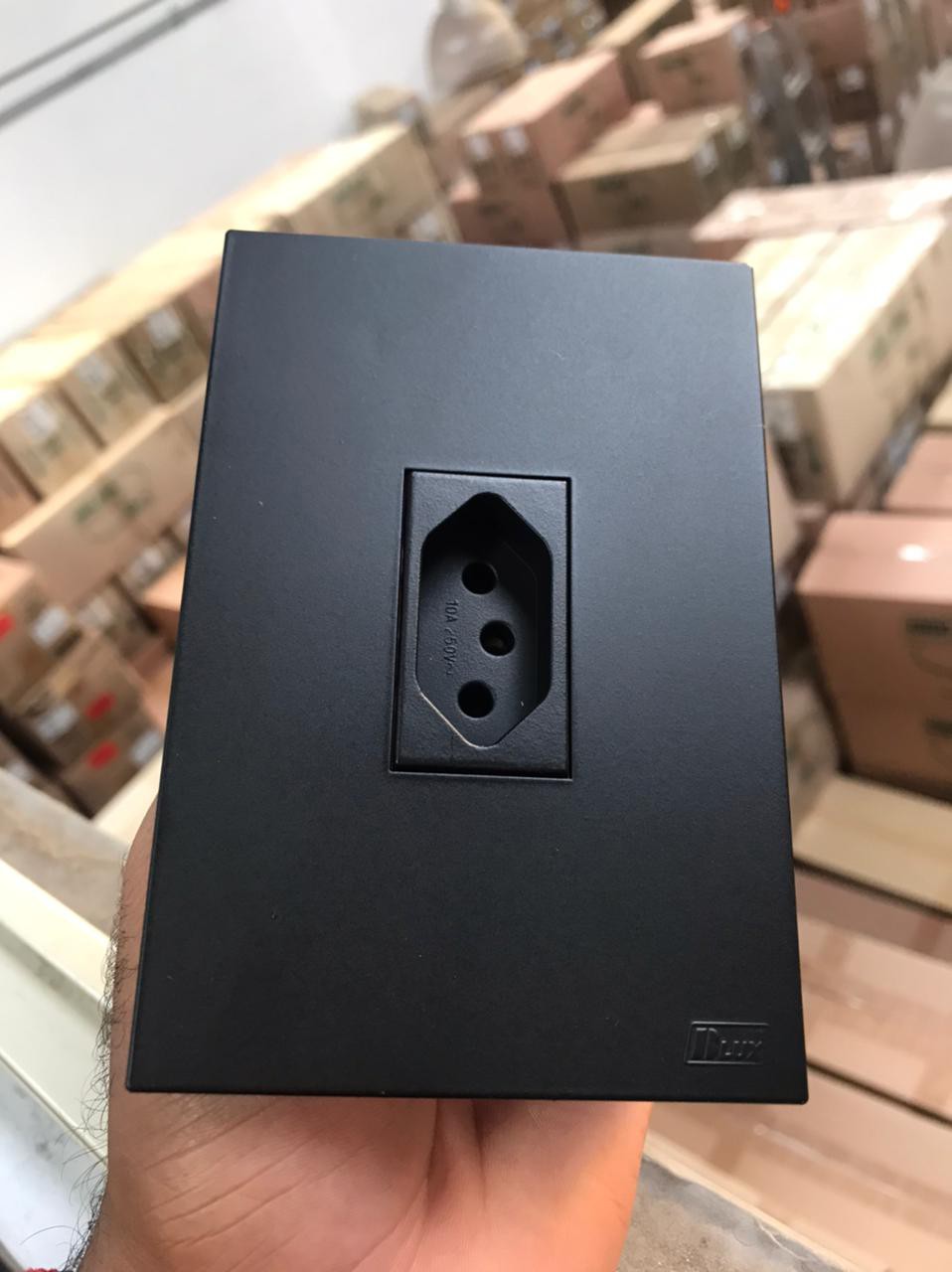 Conjunto Tomada 10A Vertical 4x2 Recta Black Satin – B.Lux - AG Leste ...