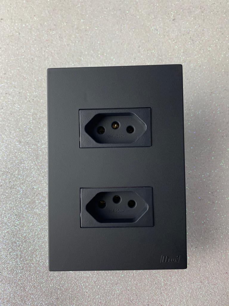 CJ TOMADA DUPLA 20A 4X2 - RECTA GRAFITE SATIN FOSCO - AG Leste Materiais