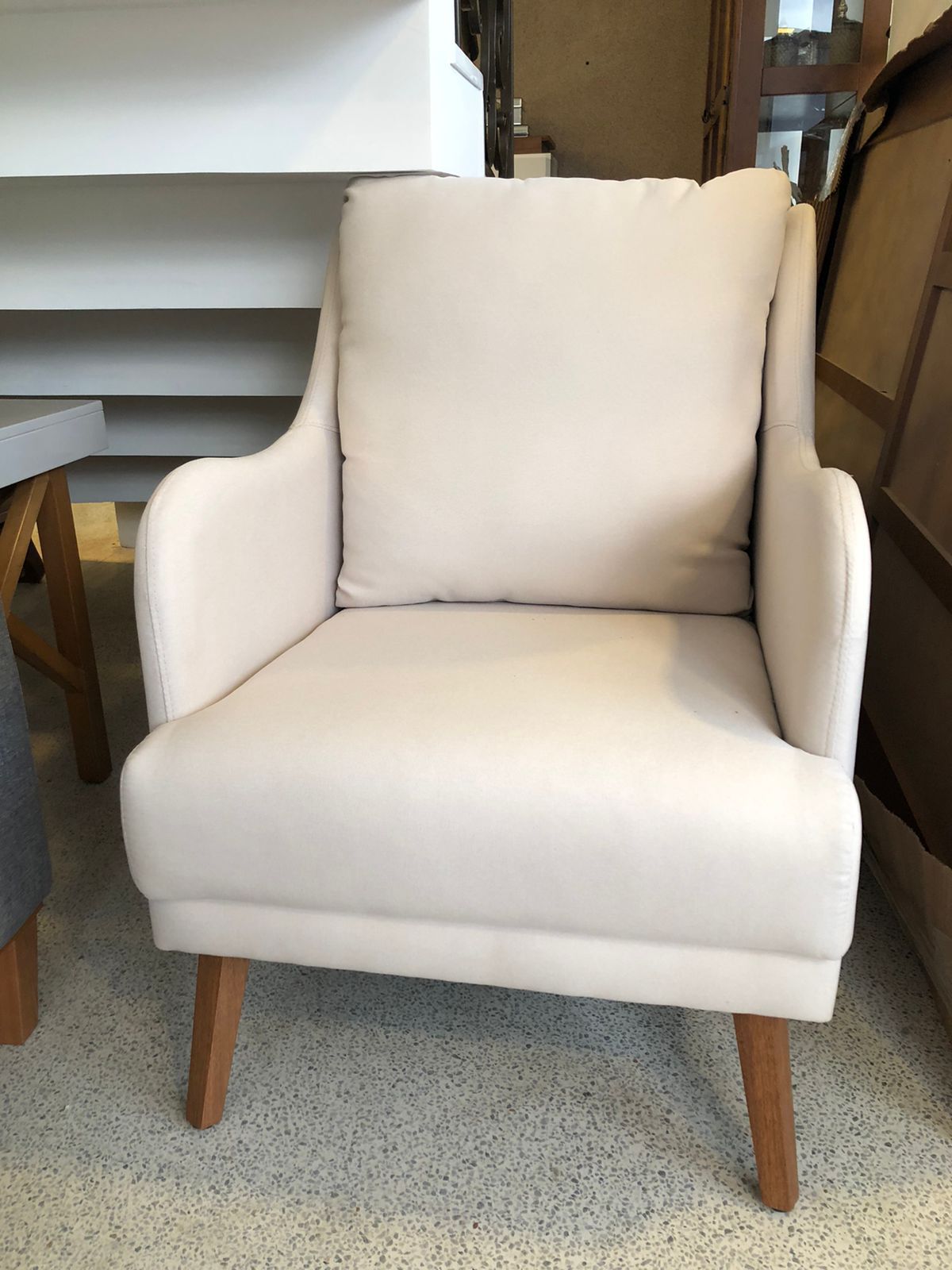 Poltrona Arezo - Móveis & Decor - Design de Alto Padrão.