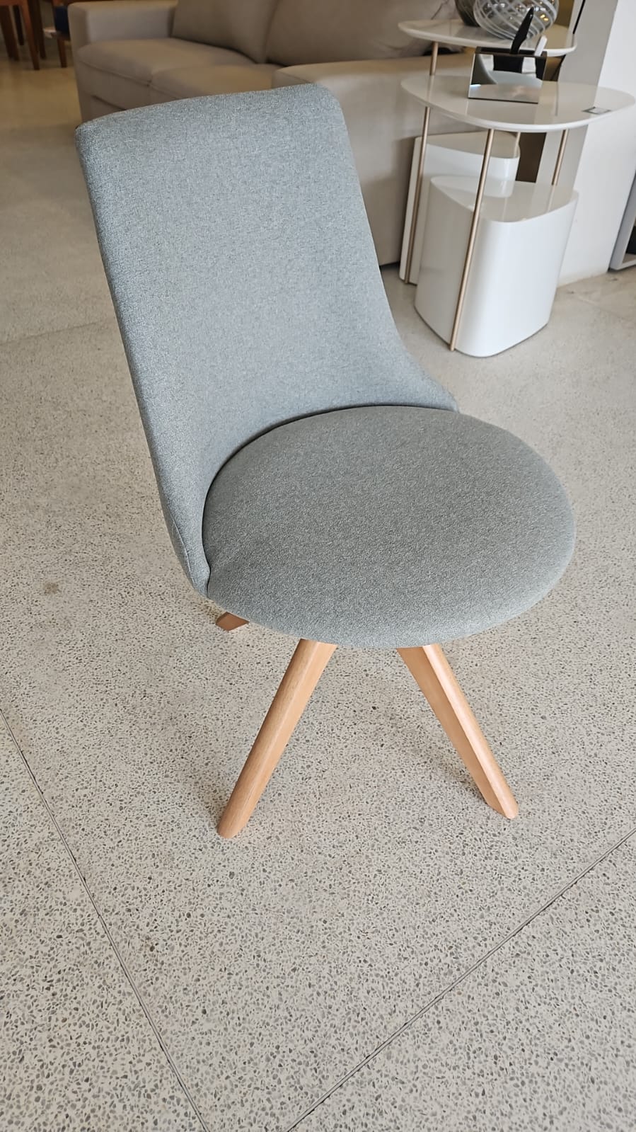 Cadeira Capri Giratoria - Móveis & Decor - Design de Alto Padrão.