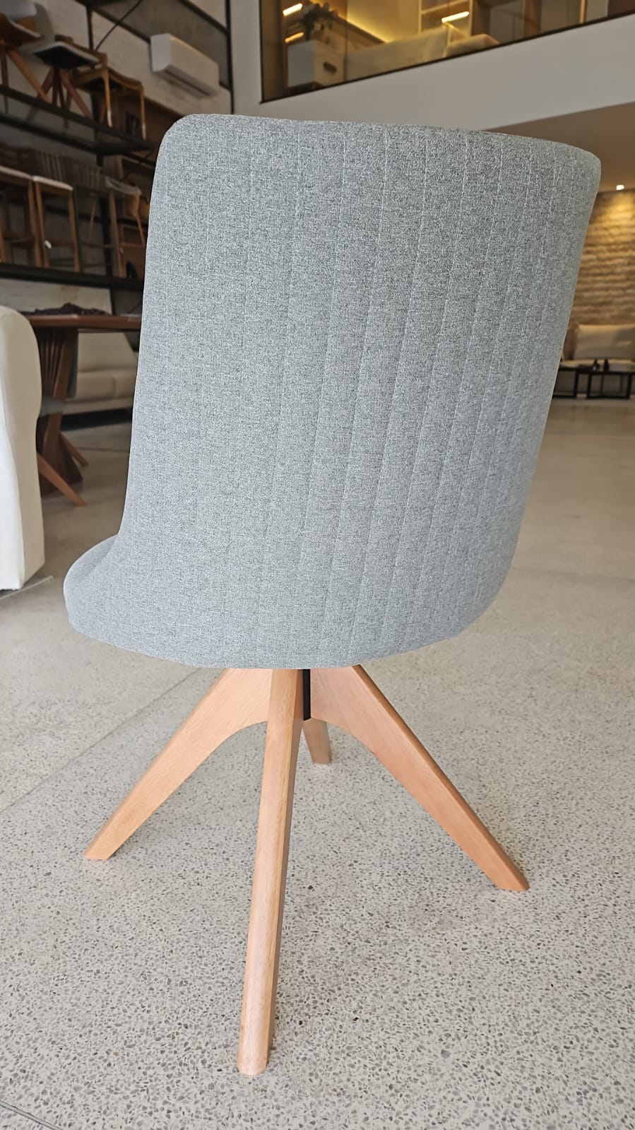 Cadeira Capri Giratoria - Móveis & Decor - Design de Alto Padrão.