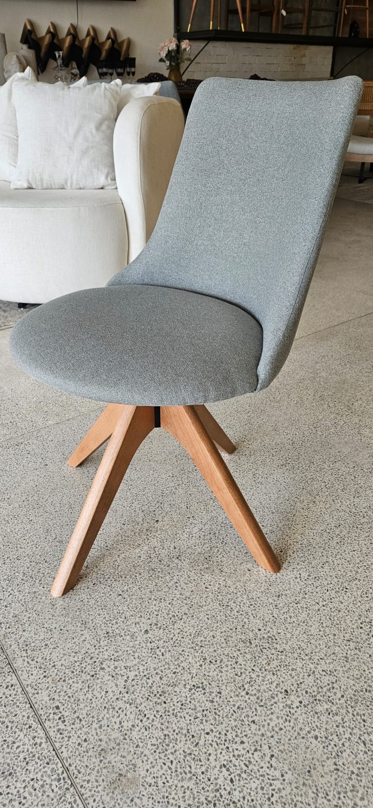 Cadeira Capri Giratoria - Móveis & Decor - Design de Alto Padrão.