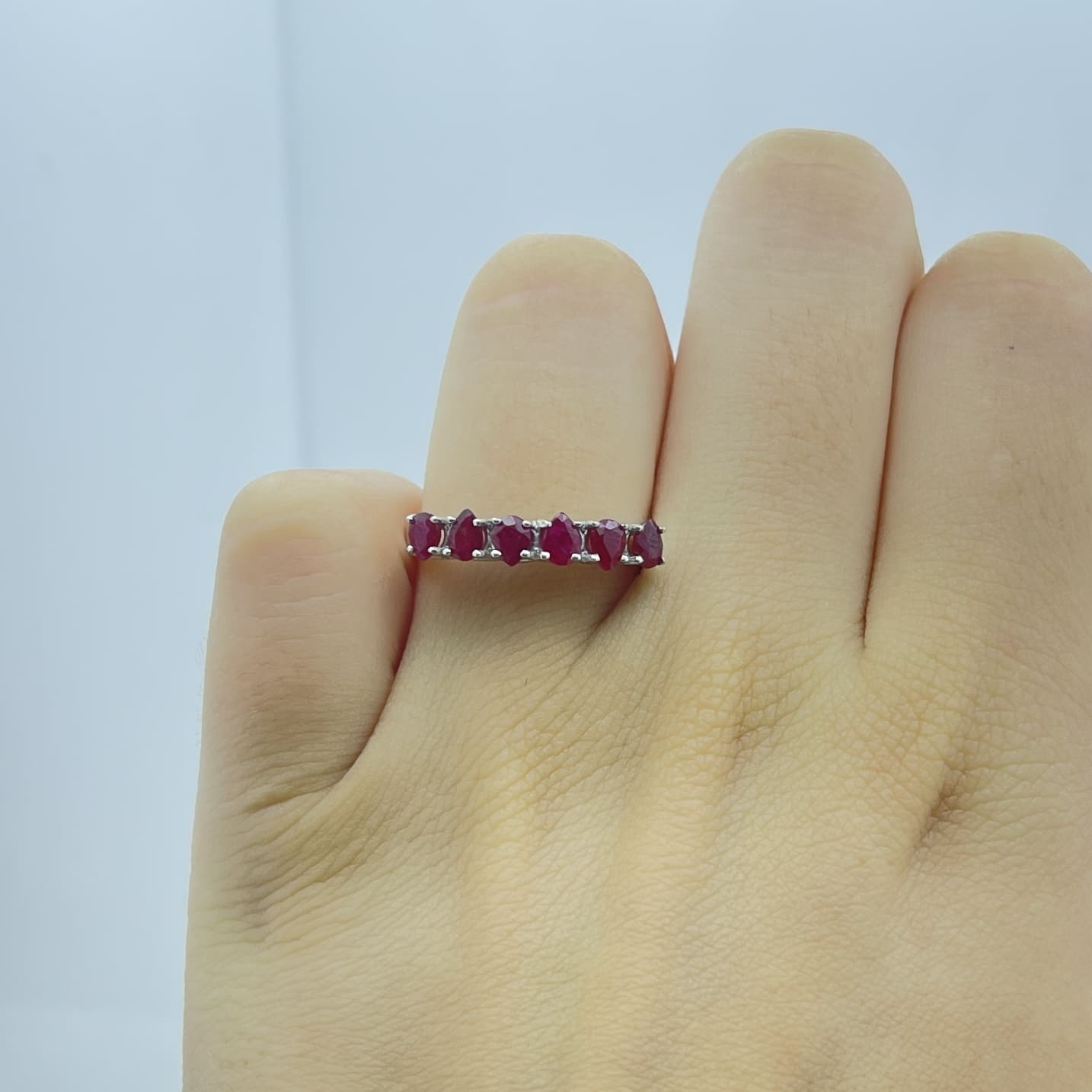 Anel de Ouro Branco 18K Com 6 Rubis Gota - Justino Ribas Fabrica de Joias