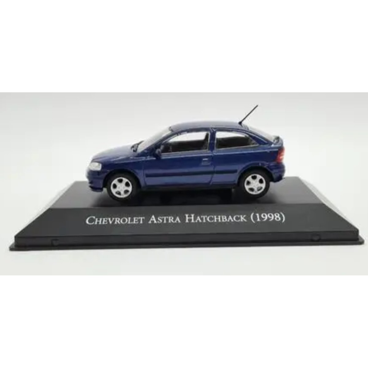 Miniatura carro Chevrolet Astra Hatback 1998 - 1/43 - AutoMOTIVO Store