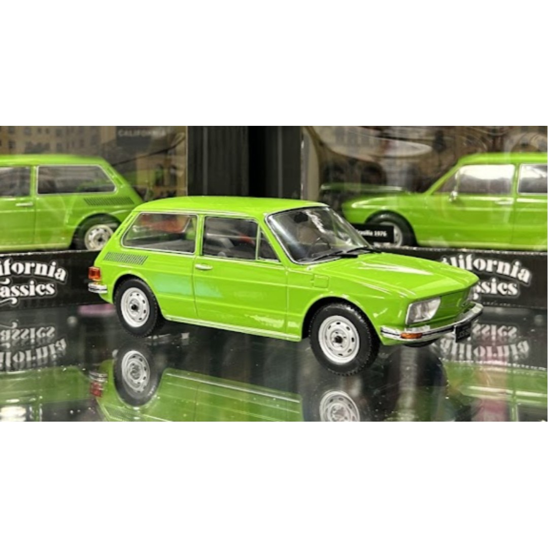 Miniatura Volkswagen Brasilia verde 1976 - 1/24 - AutoMOTIVO Store