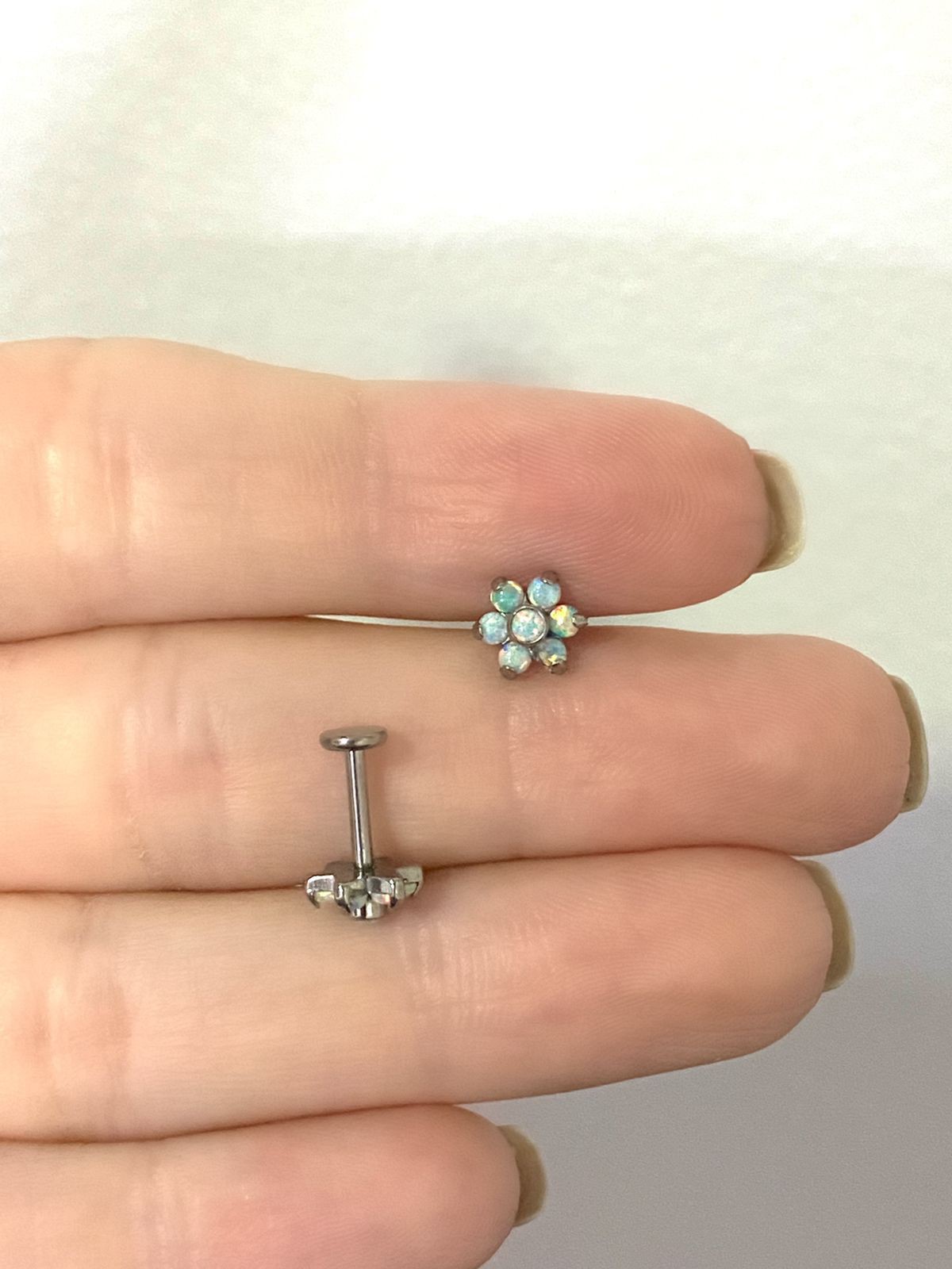 Joia Labret Flower Opala | Titânio | Piercing de Orelha - Jhonny Ramos ...