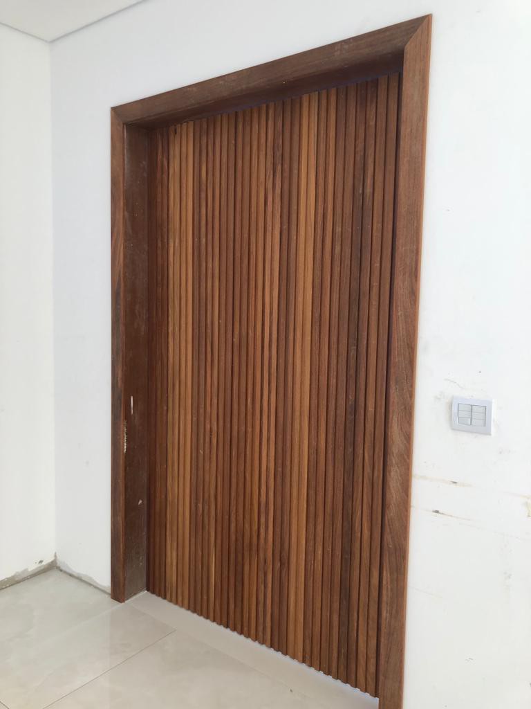 Kit porta pivotante especial com ripado vertical em ipé extra ...