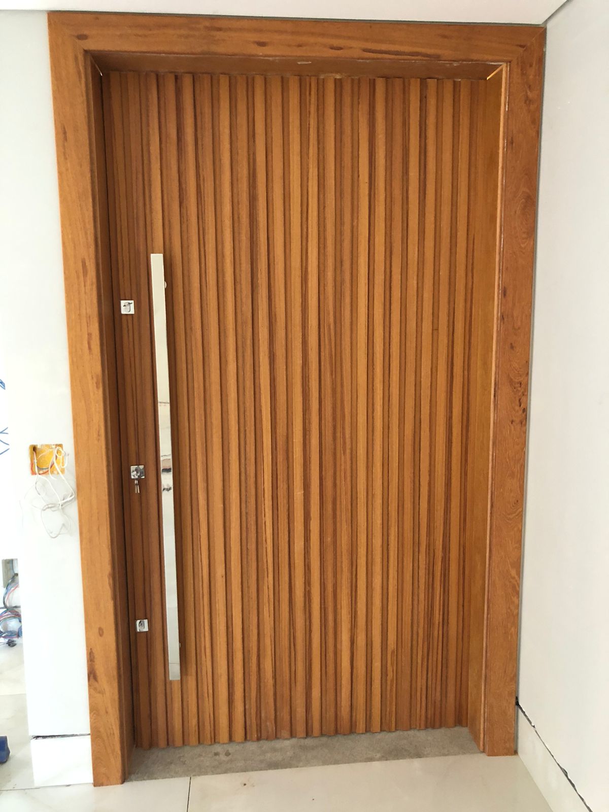 FOLHA PORTA PIVOTANTE ESPECIAL RIPADO VERTICAL ANGELIM PEDRA ...