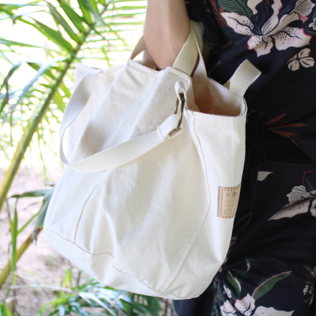 BOLSA GRANDE FLORIPA REUSO LONA CRUA - Studio Roberta Chaves