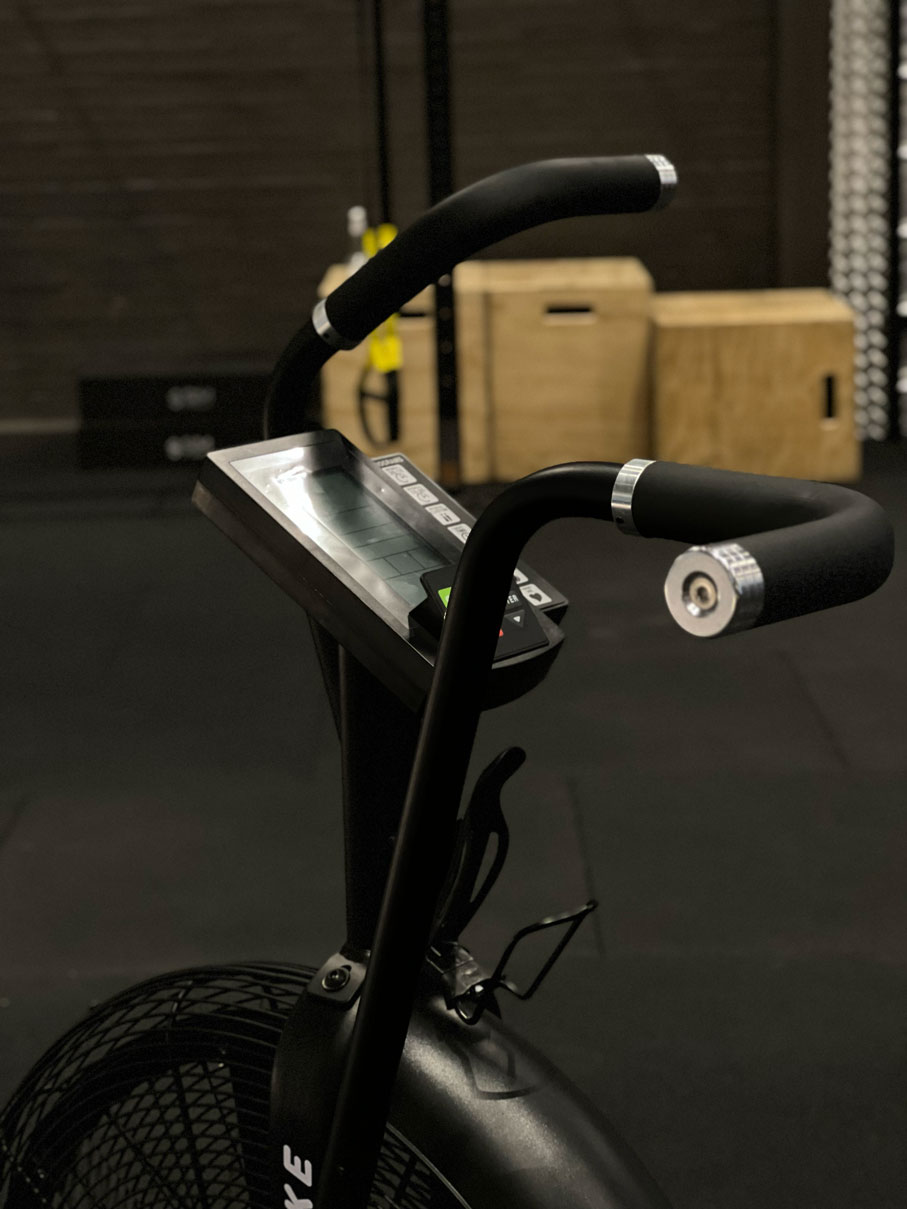 AIR BIKE PROFISSIONAL COM PAINEL DIGITAL - Sim Fitness