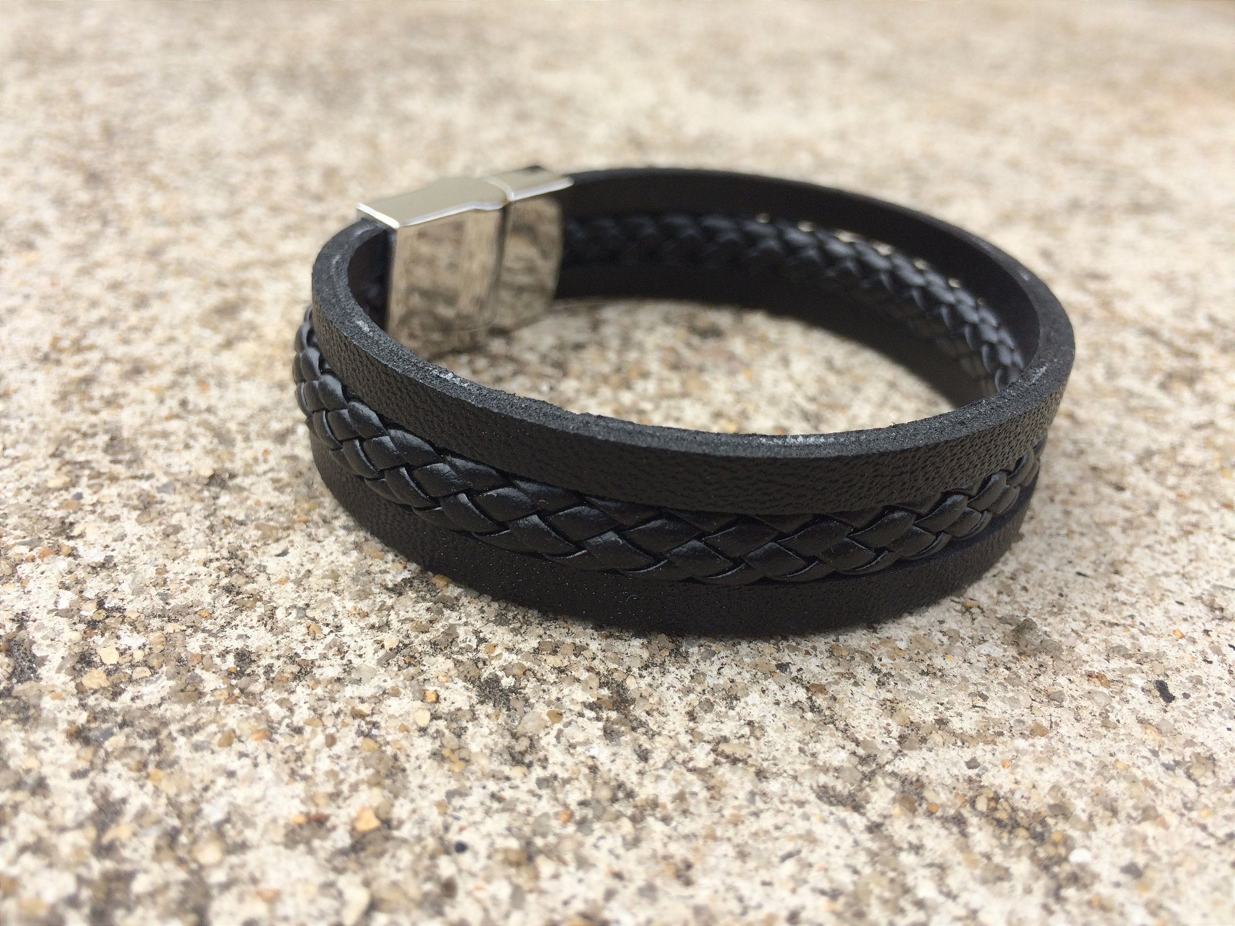 Pulseira em Couro Preto e Trançado Social Fecho Imã - Bicudos Store