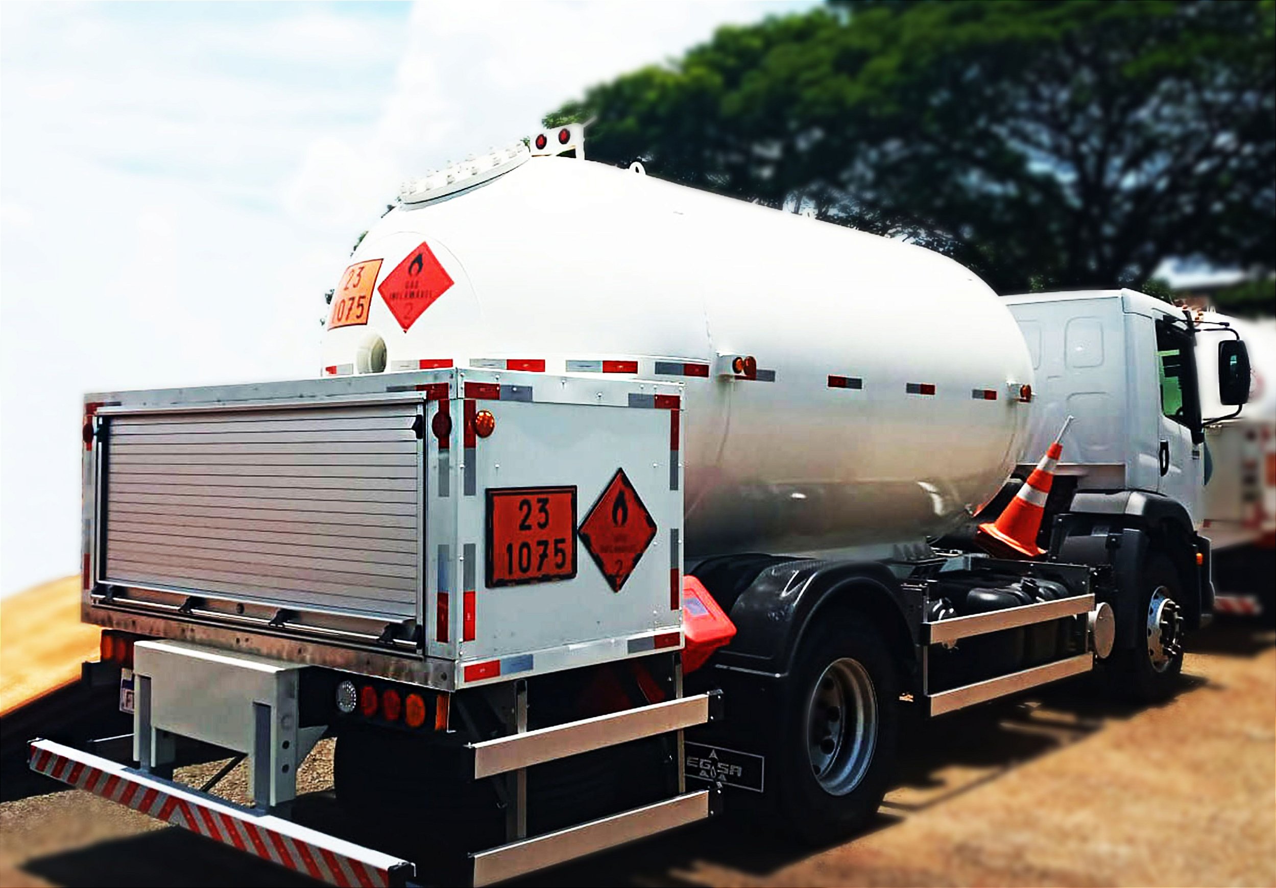 Auto Tanque Bobtail para GLP - Egsa do Brasil - Egsa do Brasil