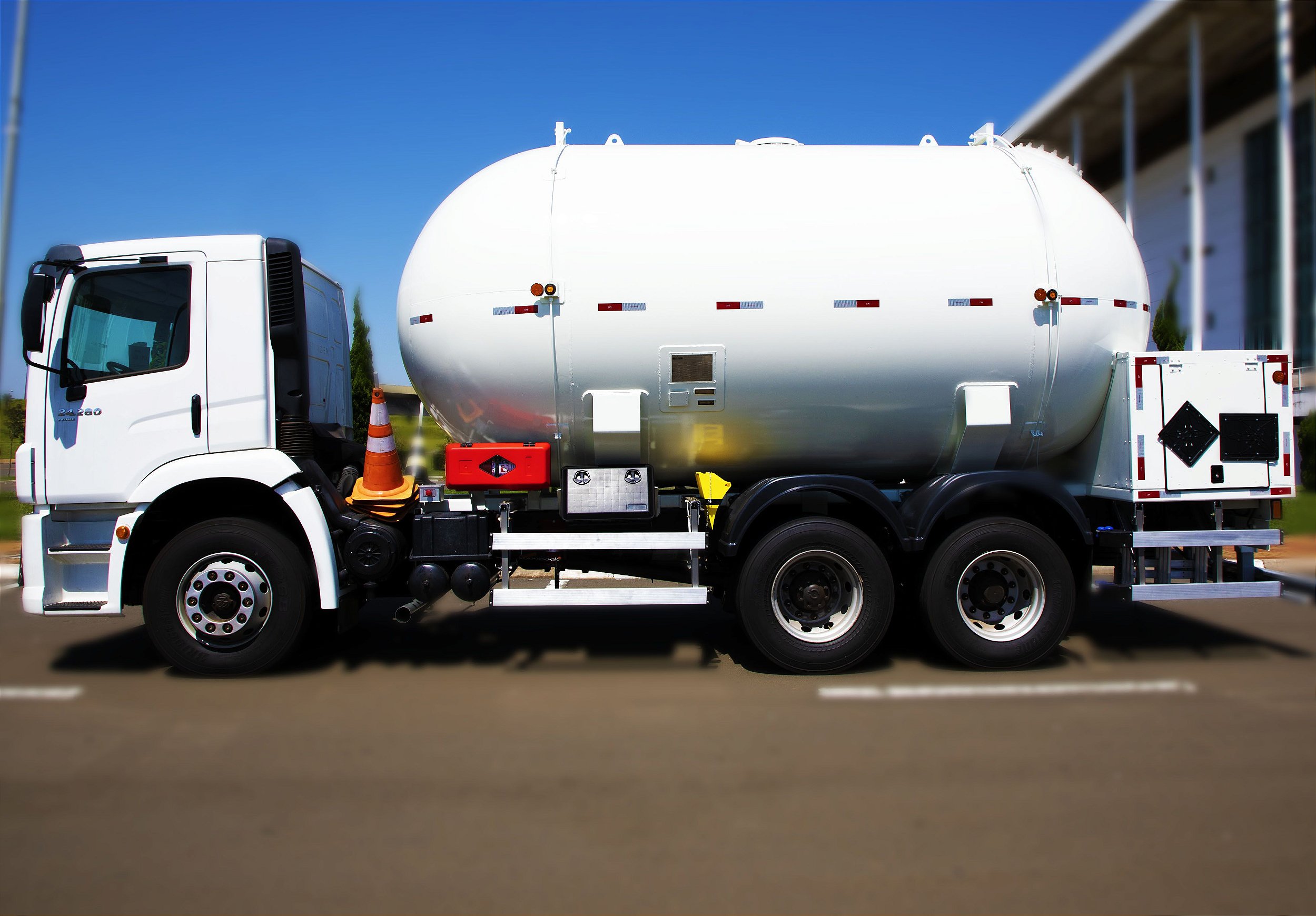 Auto Tanque Bobtail para GLP - Egsa do Brasil - Egsa do Brasil