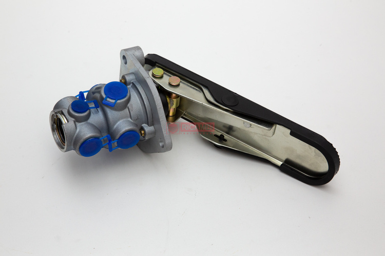 VALVULA C/PEDAL 2R0617 - Ricambi Tratorpeças