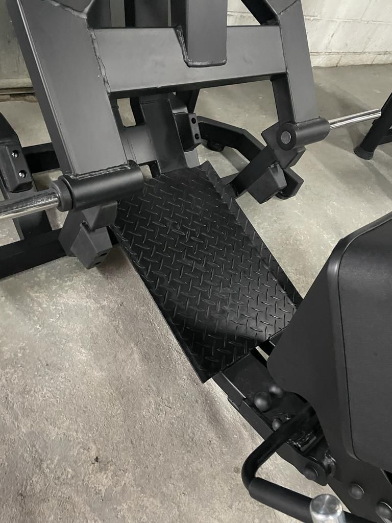 Leg Press Articulado Strong - Distrifit Equipamentos Esportivos