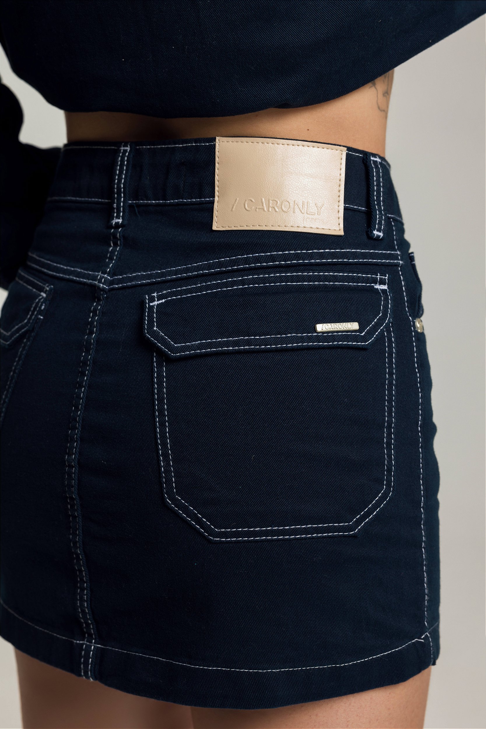 Mini Saia Azul Marinho – Combine com a Jaqueta OVER - Caronly