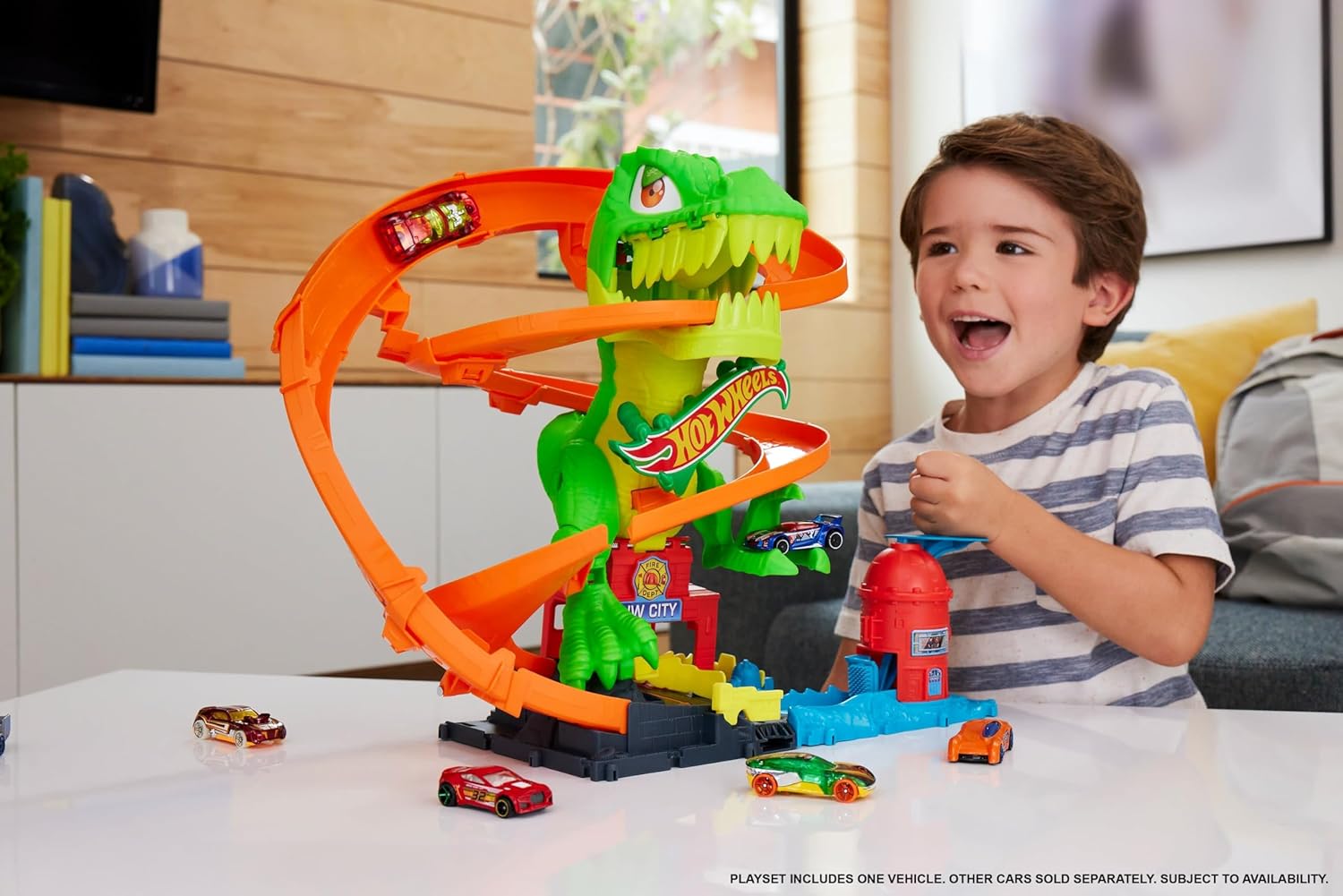 Hot Wheels City Pista T-Rex x Quartel de Bombeiros - JBM73 - Mattel ...