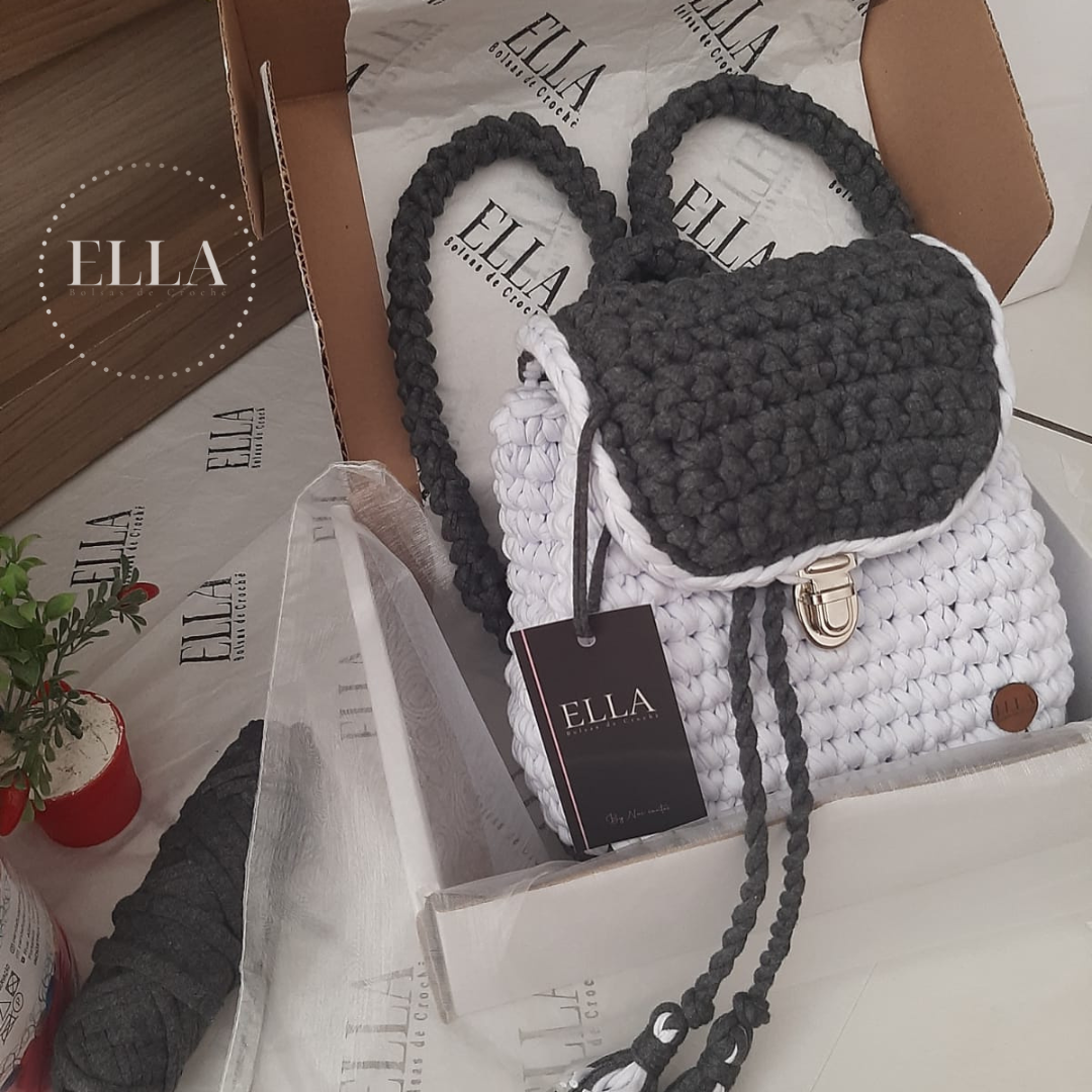 Mochila de crochê feita à mão em fio de malha - Ella Bolsas de Crochê
