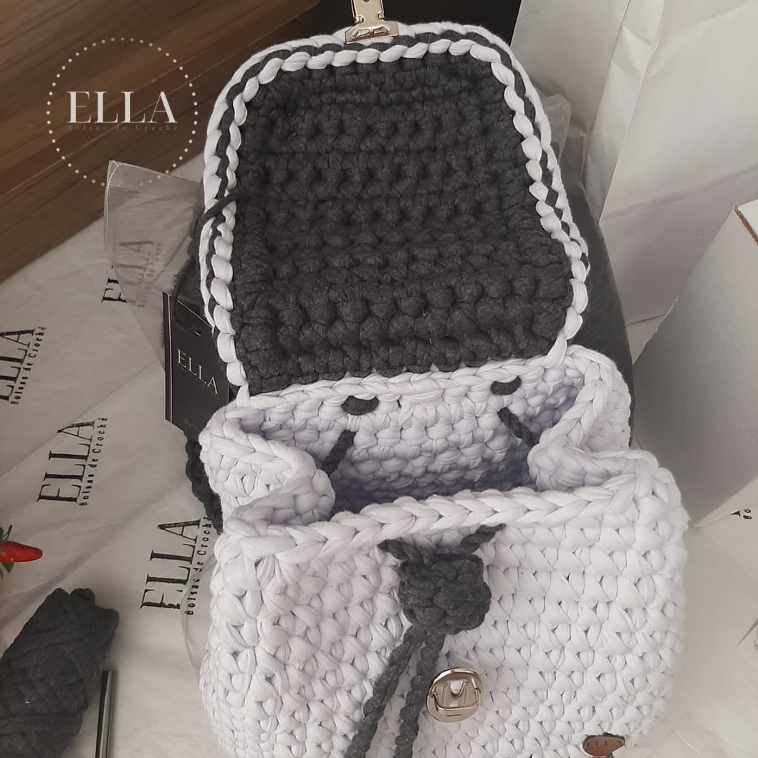 Mochila de crochê feita à mão em fio de malha - Ella Bolsas de Crochê