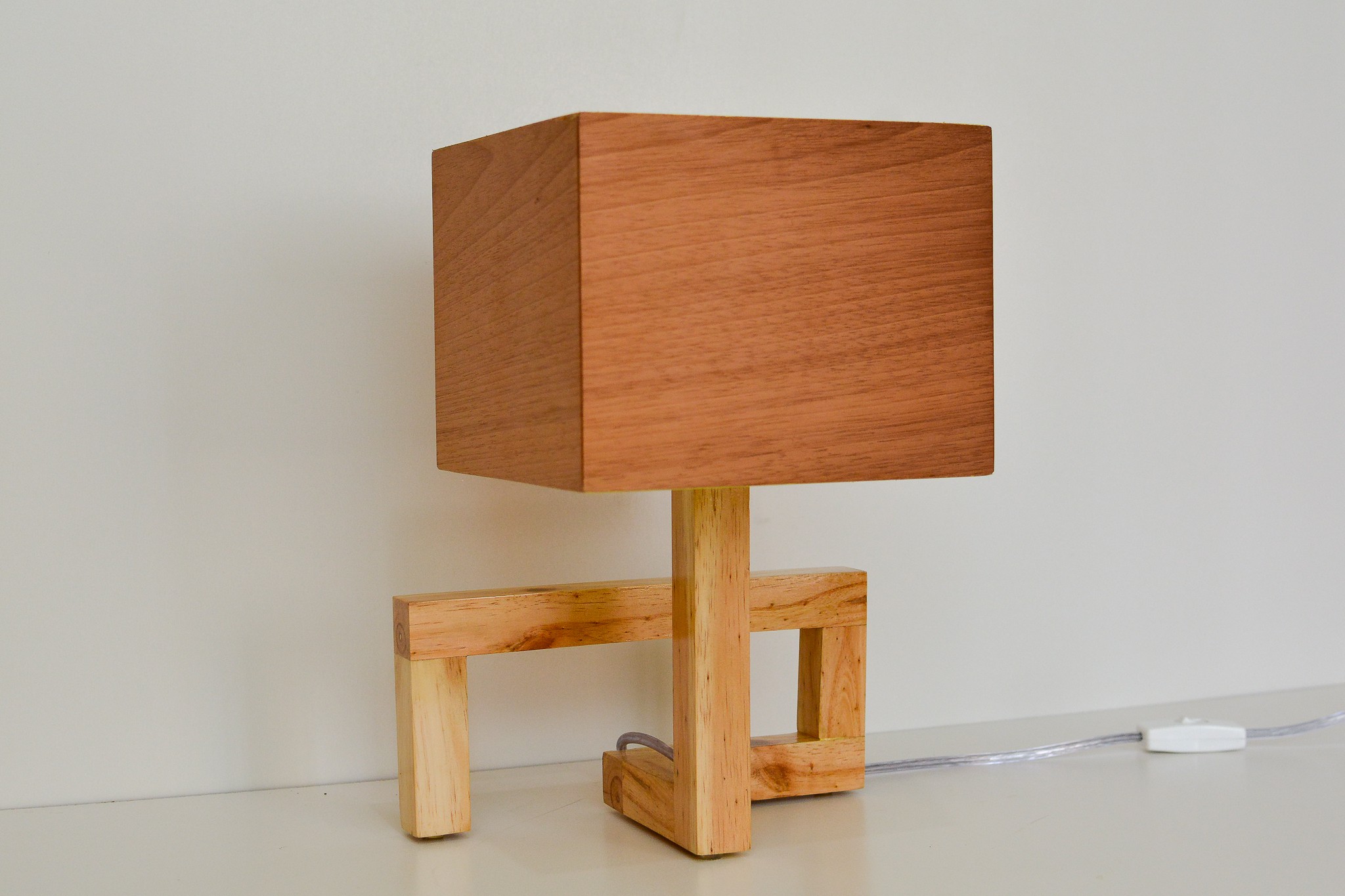 Abajur Art Design - Pirilampo - Artefatos de Madeira